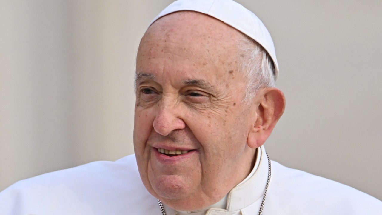 Papa Francisco Acepta Renuncia de Obispo Acusado de Orgía en su Diócesis | N+