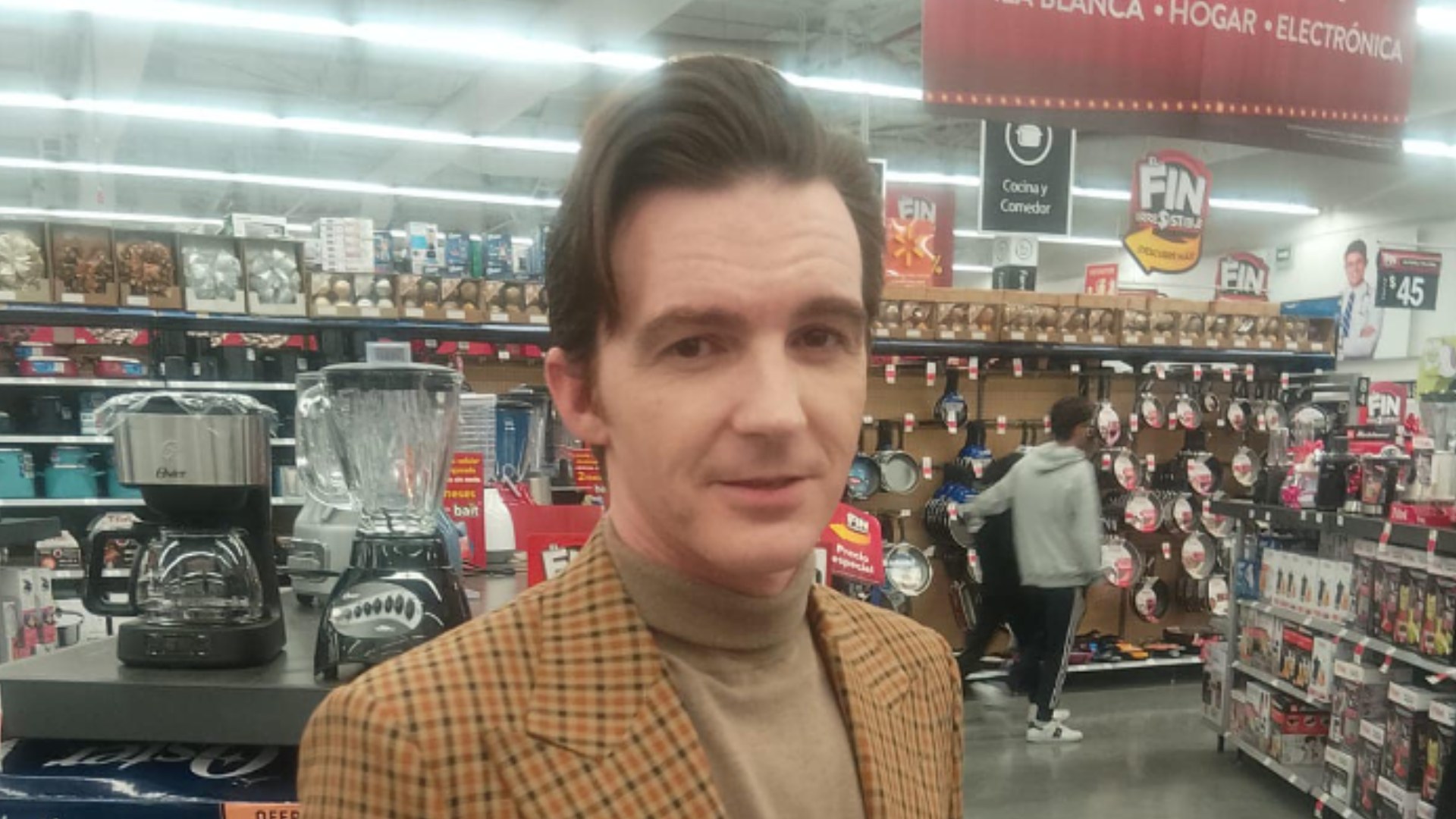 Drake Bell Disfruta del Buen Fin en Supermercado de Naucalpan, Estado ...