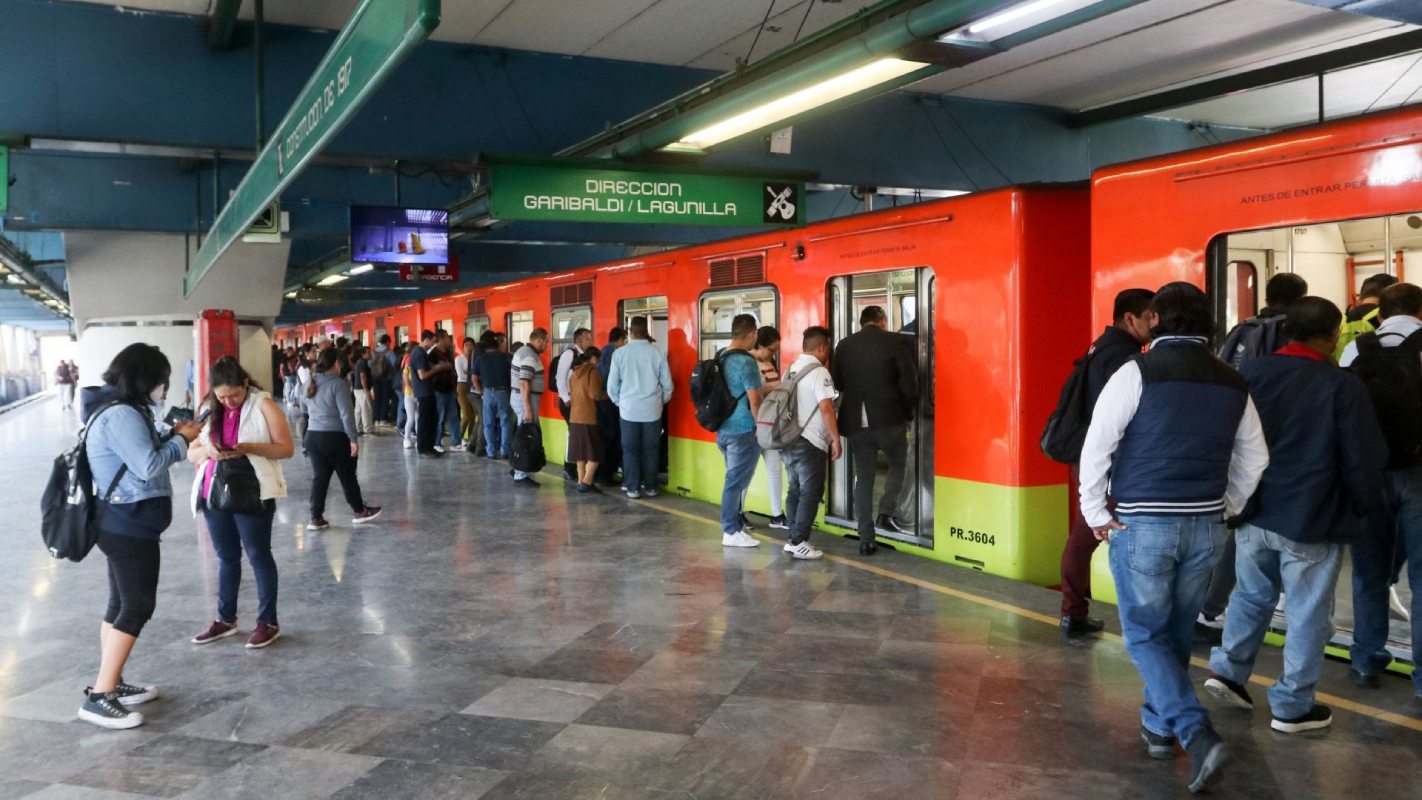 ¿Qué Pasó en el Metro Constitución de 1917 de la Línea 8? Usuarios ...