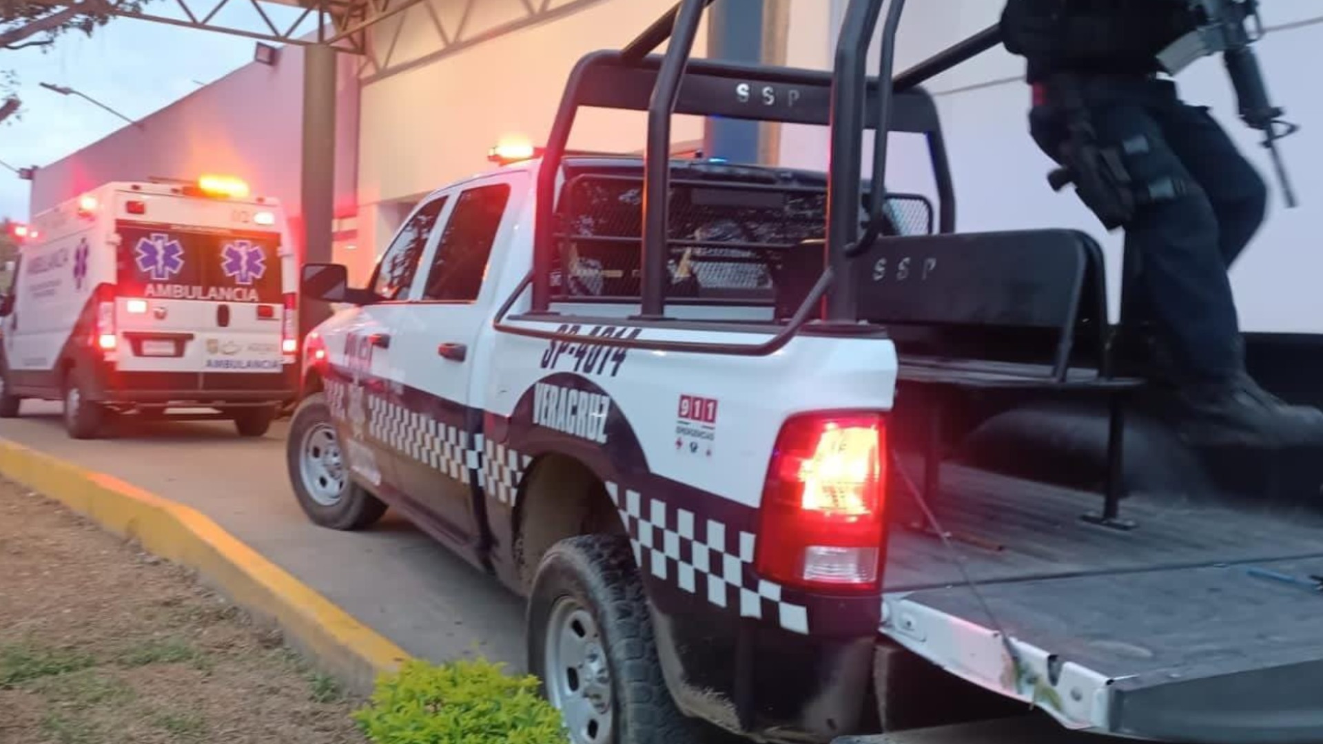 Ejecutan y Abandonan Cuerpos de 3 Hombres en Casa de Seguridad en Veracruz | N+