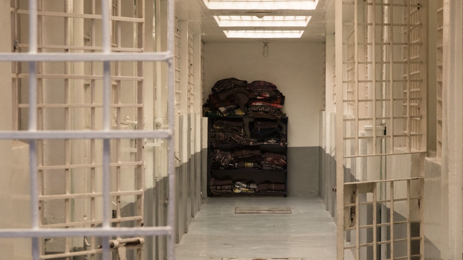 Sin Televisión, Con Frío y en Celdas Compartidas, Así Pasan las Horas ...