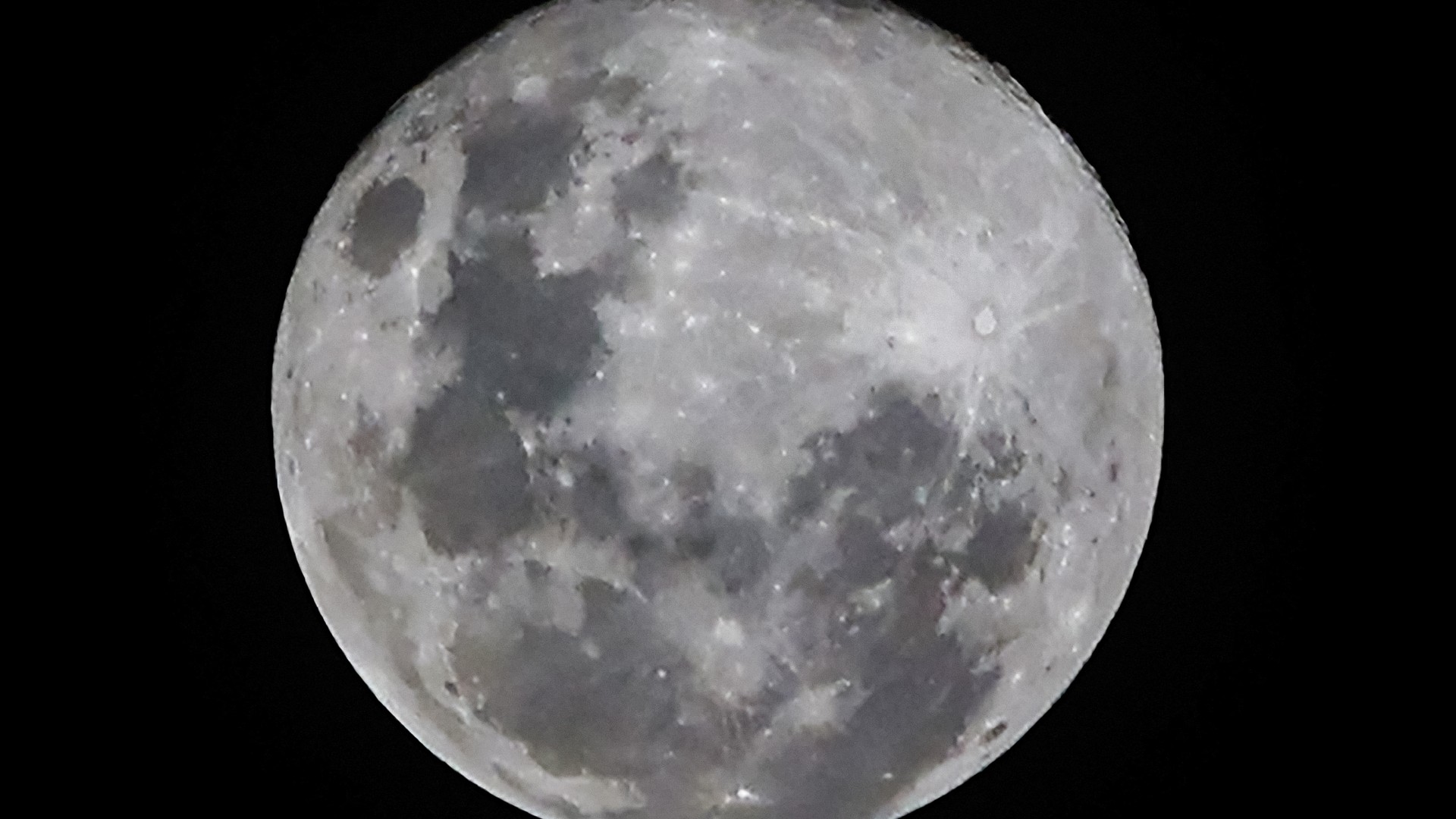 Astronauta Considera que en la Luna Hay Rastros de Vida Terrestre ...