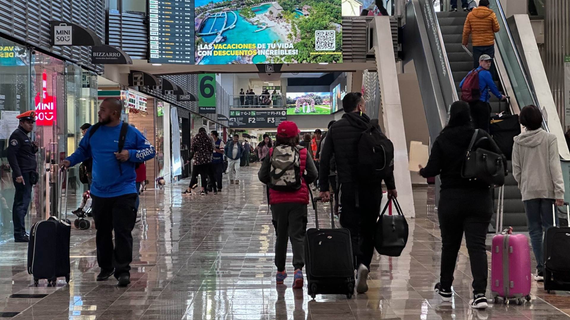 ¿Por Qué Sí Afectará a Pasajeros Reducción de Vuelos en el AICM? | N+