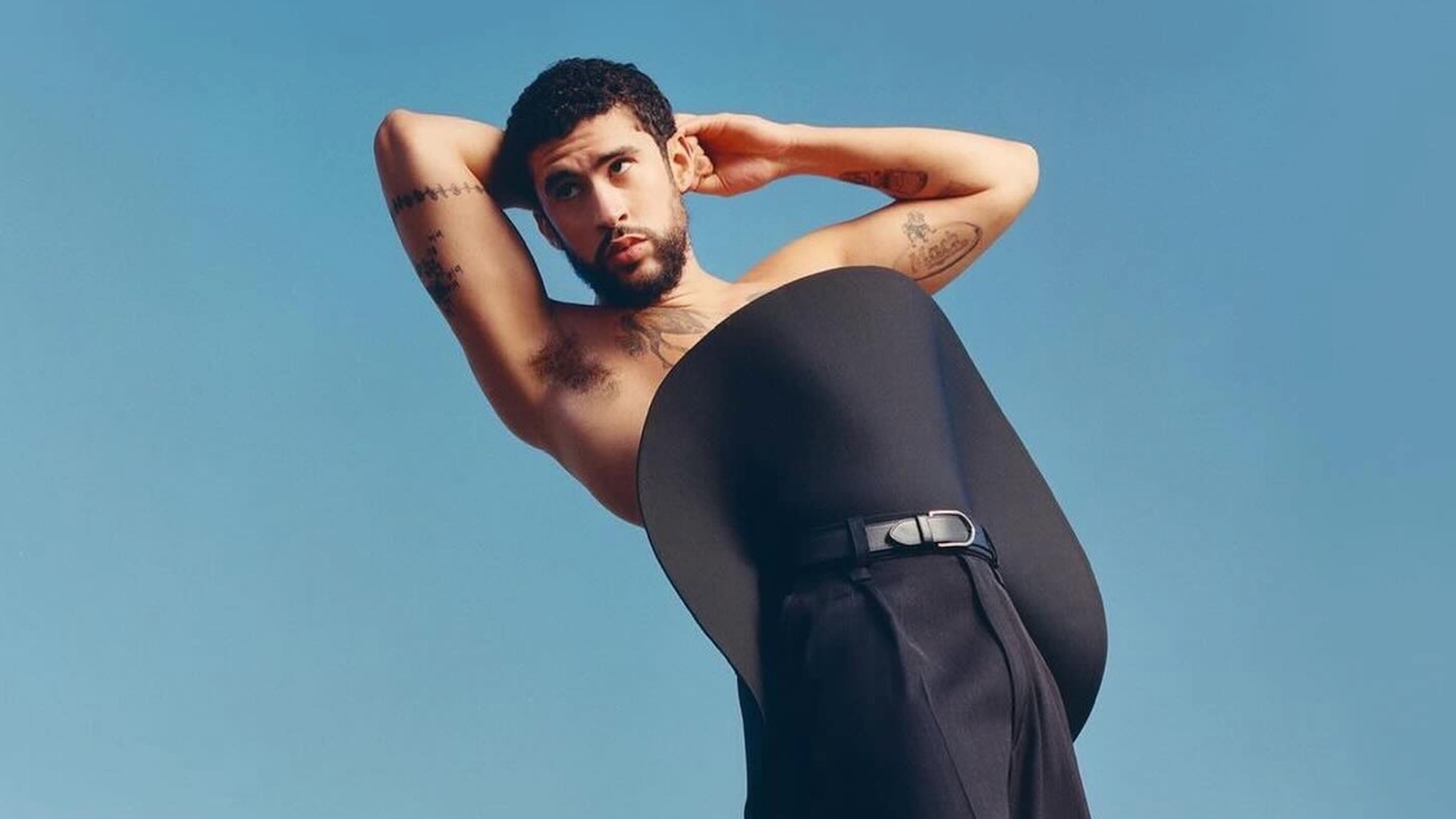 Bad Bunny Modela para Jacquemus y Recibe Burlas en Redes Sociales | N+