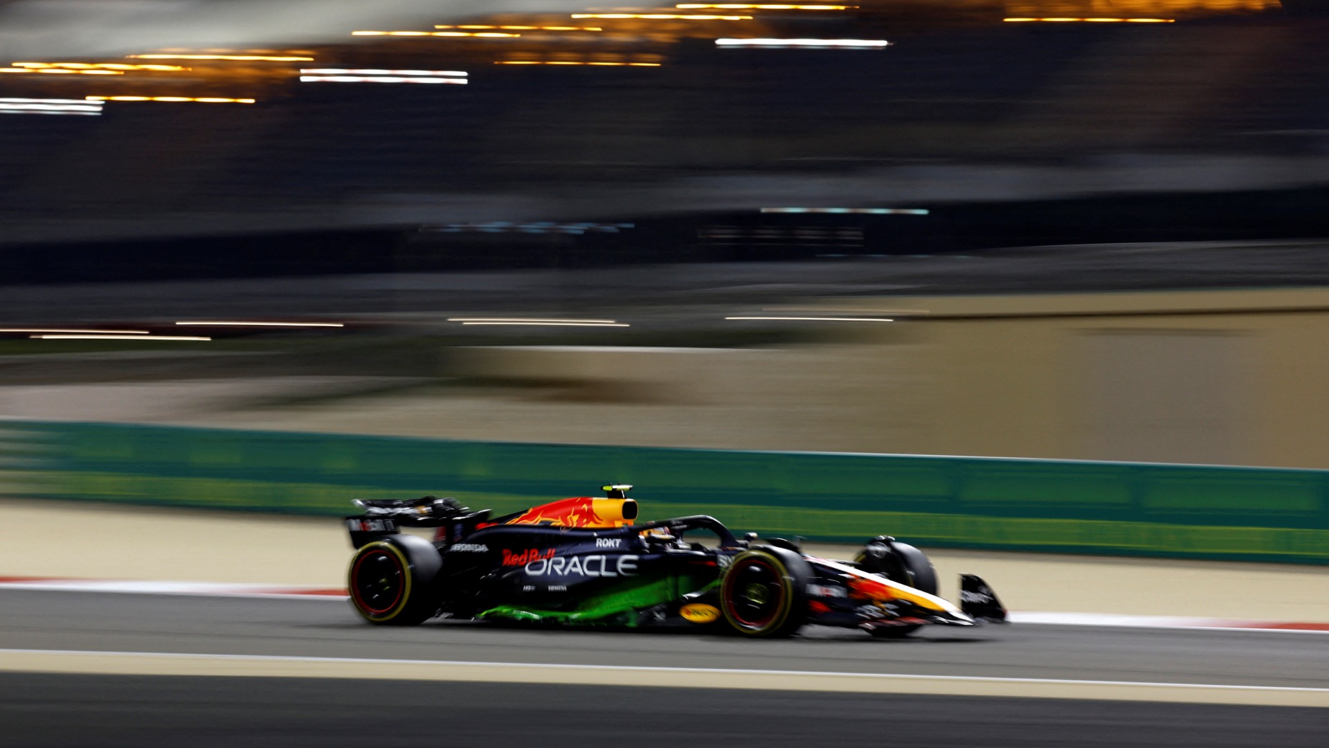 Checo Pérez Prueba Nuevo Monoplaza de Red Bull; Termina Segundo en ...