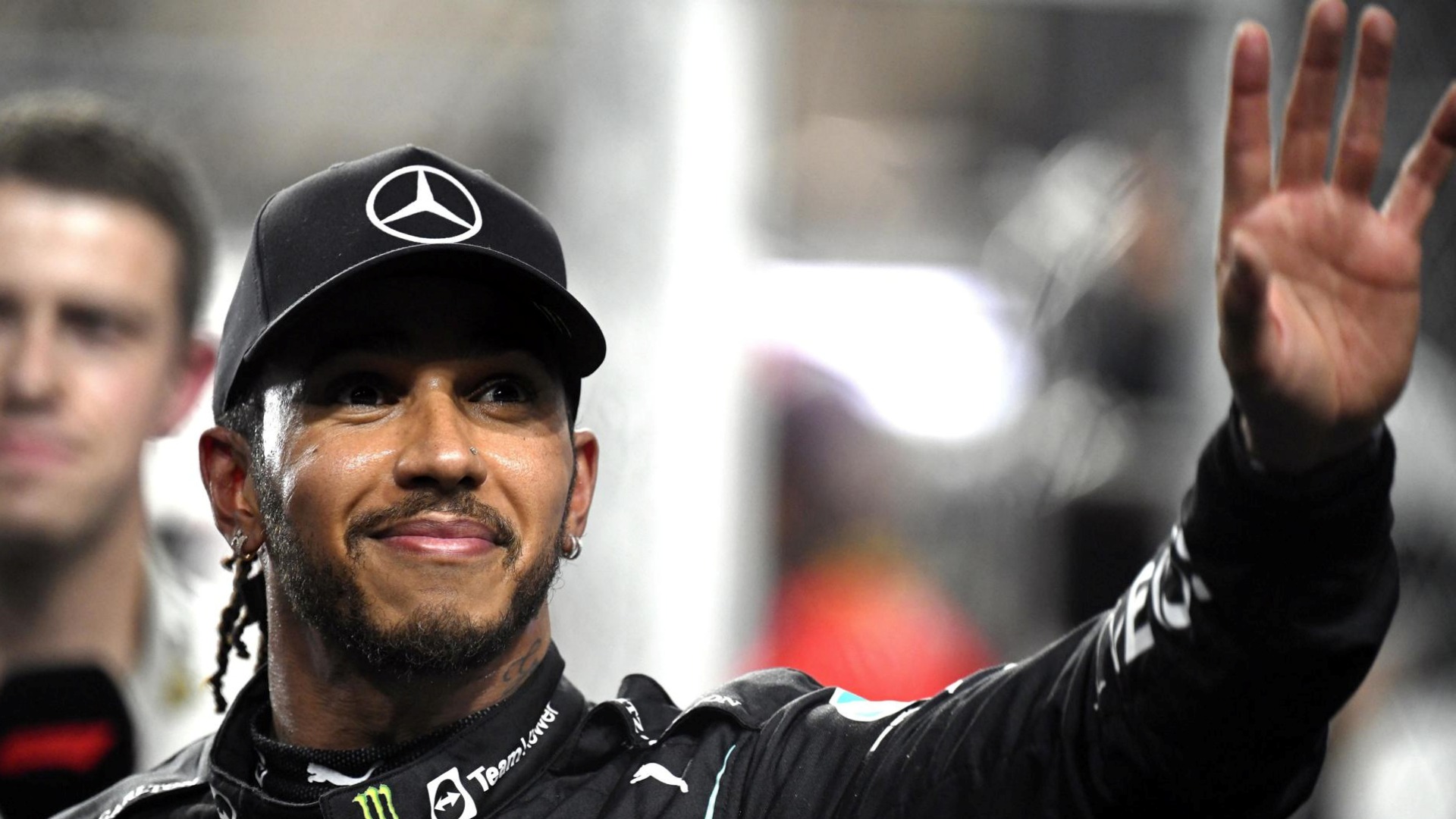 Mercedes Confirma Salida de Lewis Hamilton; Escudería Ferrari Firma al Inglés Para la F1 2025 | N+