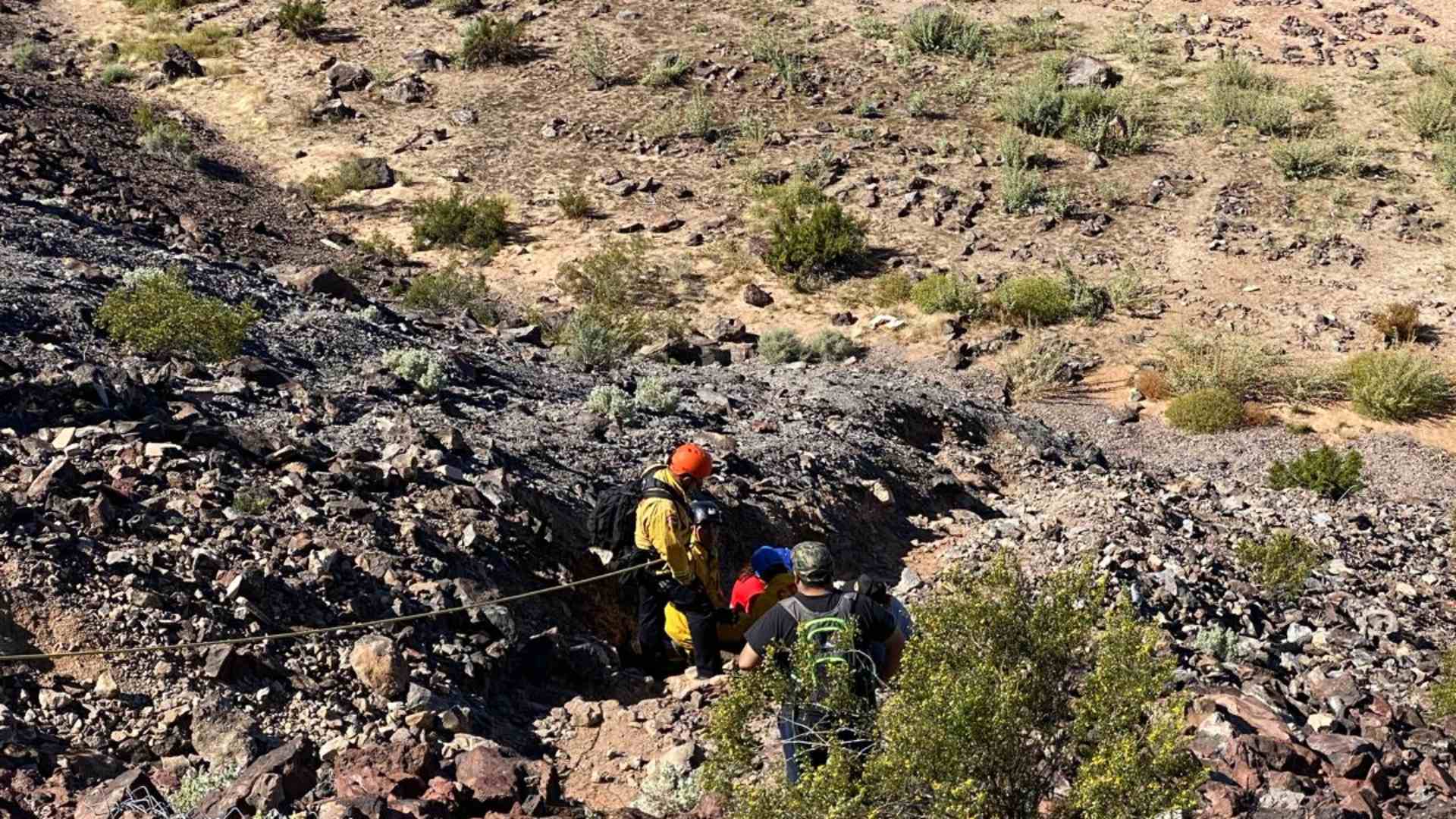 Niño Cae al Interior del Volcán Cerro Prieto en Baja California | N+