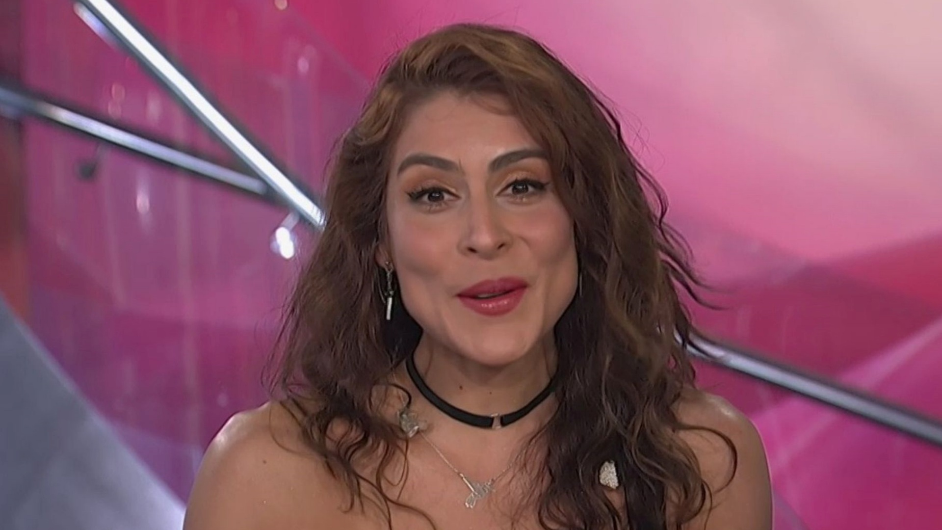 Entrevista Exclusiva: María León Baila a Ritmo de Bachata con 'Mírame ...