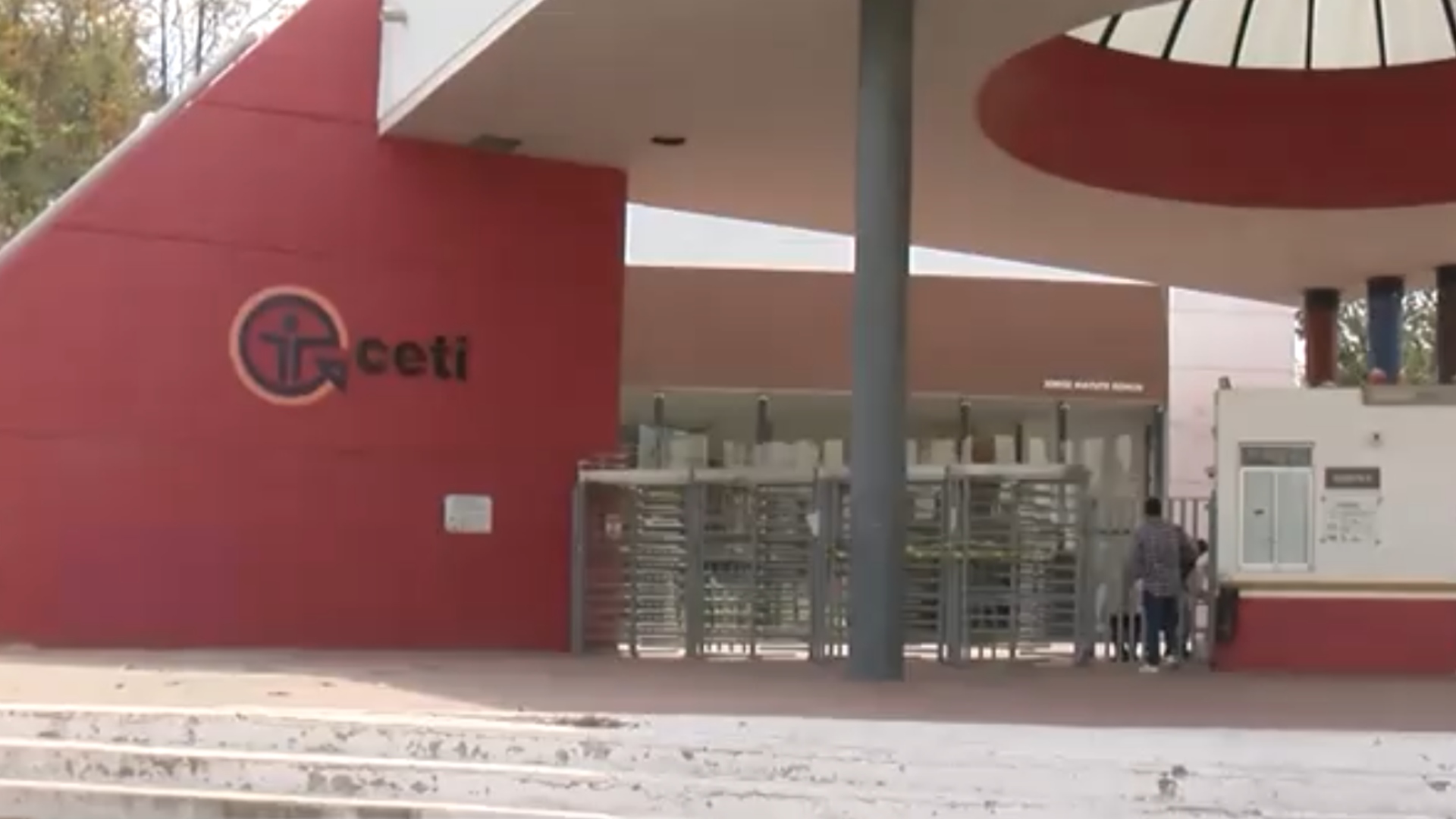 Aumenta Tensión en el CETI Colomos por Señalamiento de Abuso contra una Alumna | N+