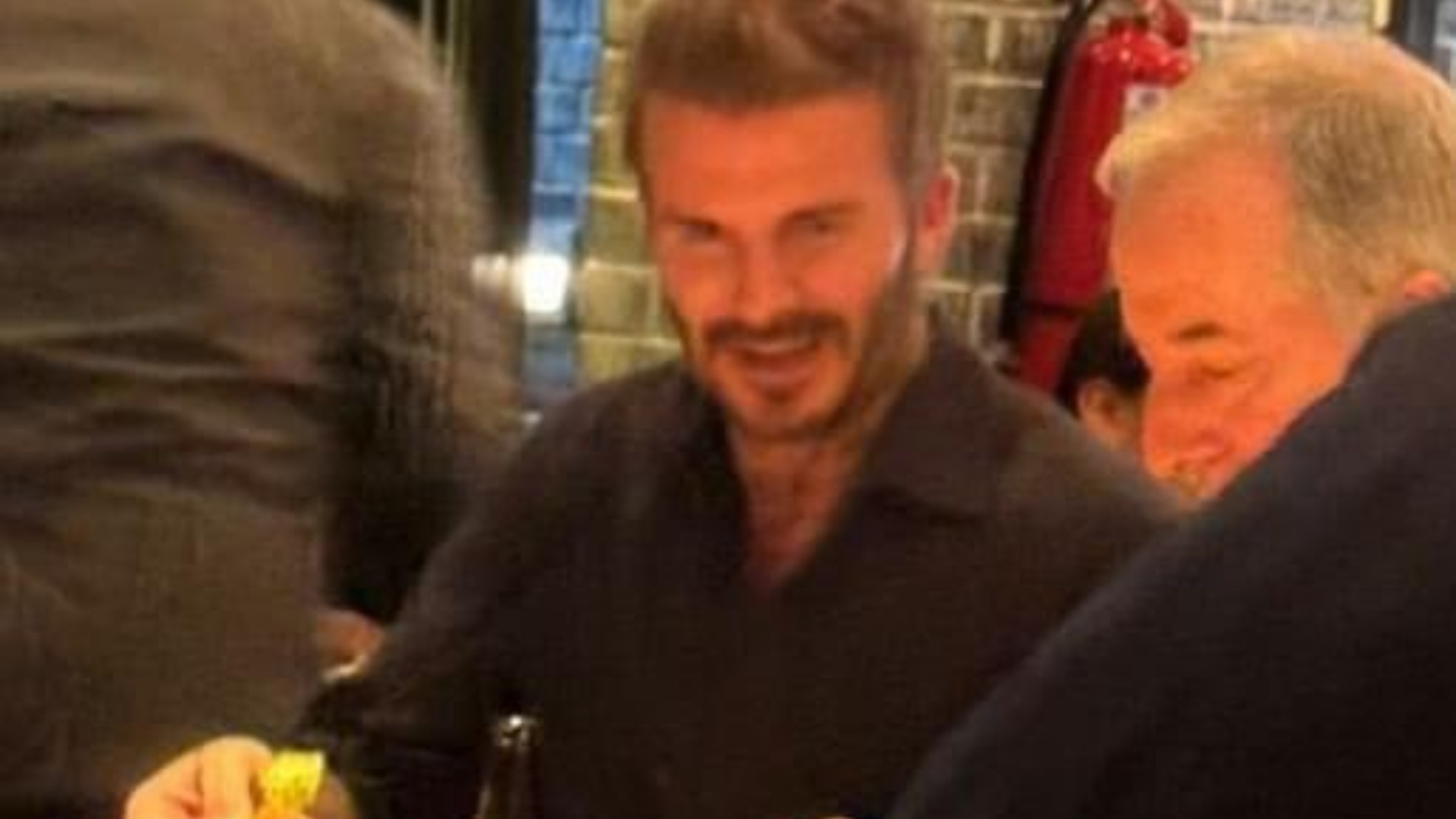 Captan a Beckham Comiendo y Bebiendo Cerveza Mexicana en Restaurante de ...