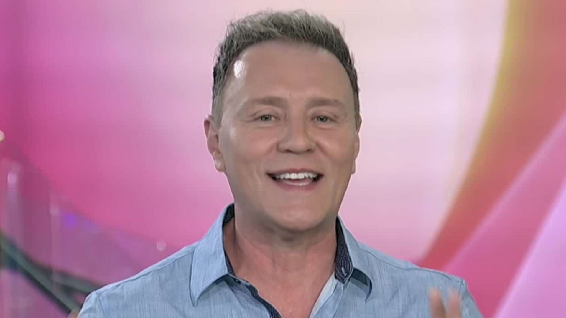 Lorenzo Antonio: 'Doce Rosas Es mi Himno' | N+