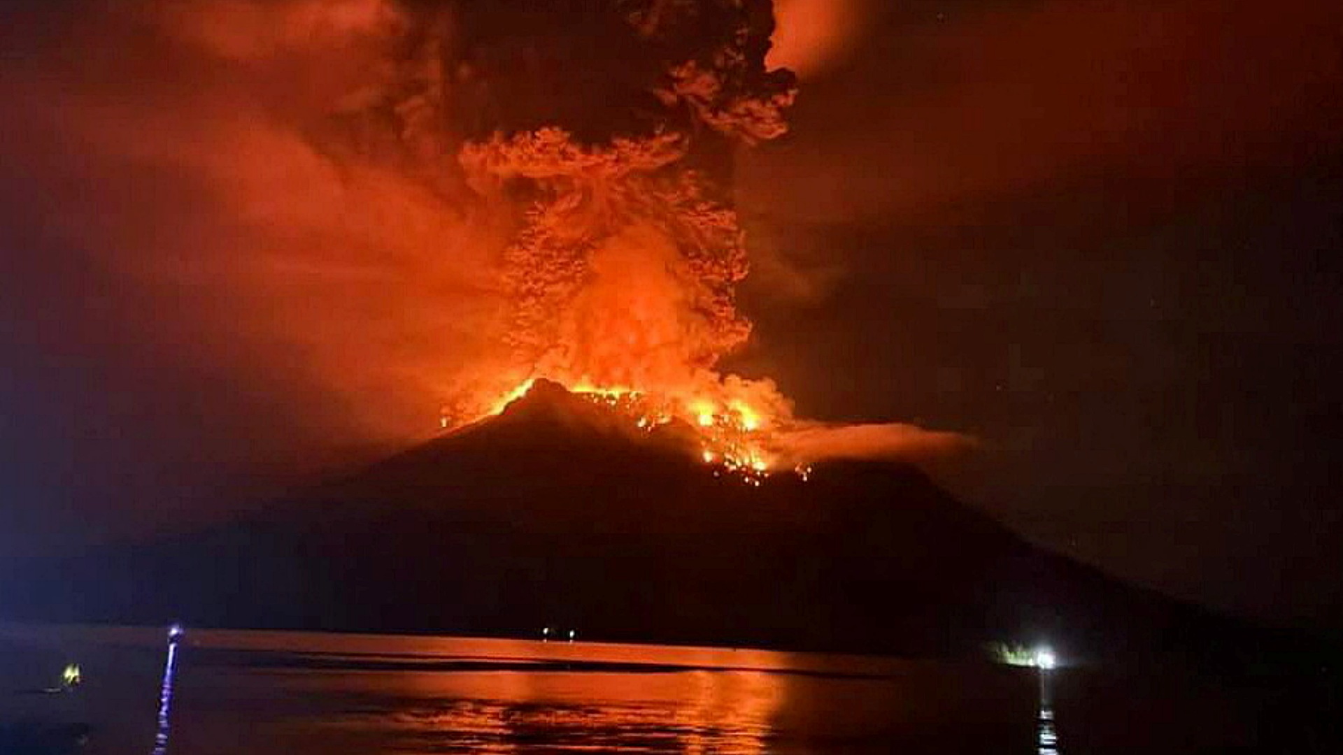 Indonesia Alerta por Potencial Tsunami tras Erupción del Volcán Ruang | N+