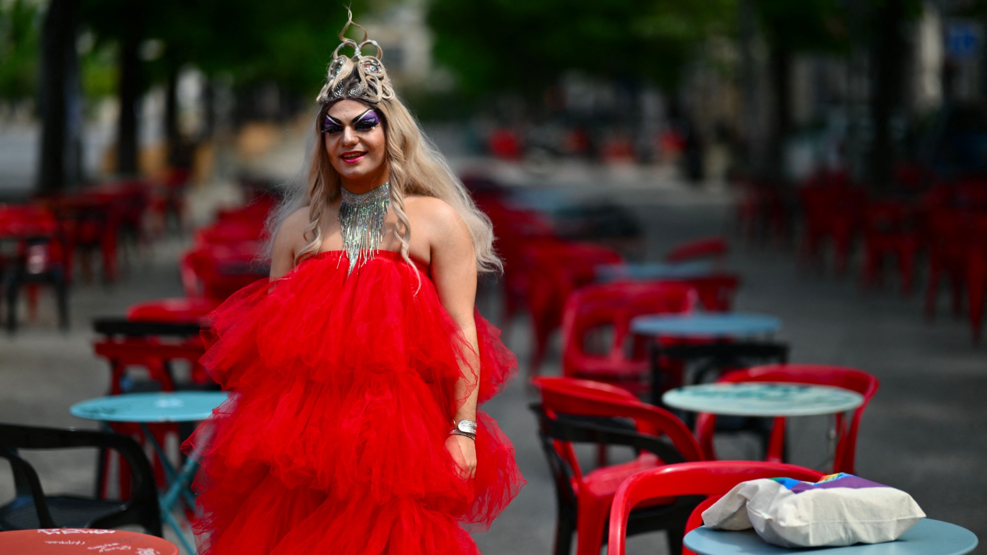 Drag Queen Busca ‘Llevar Alegría’ Durante Recorrido con Llama Olímpica ...