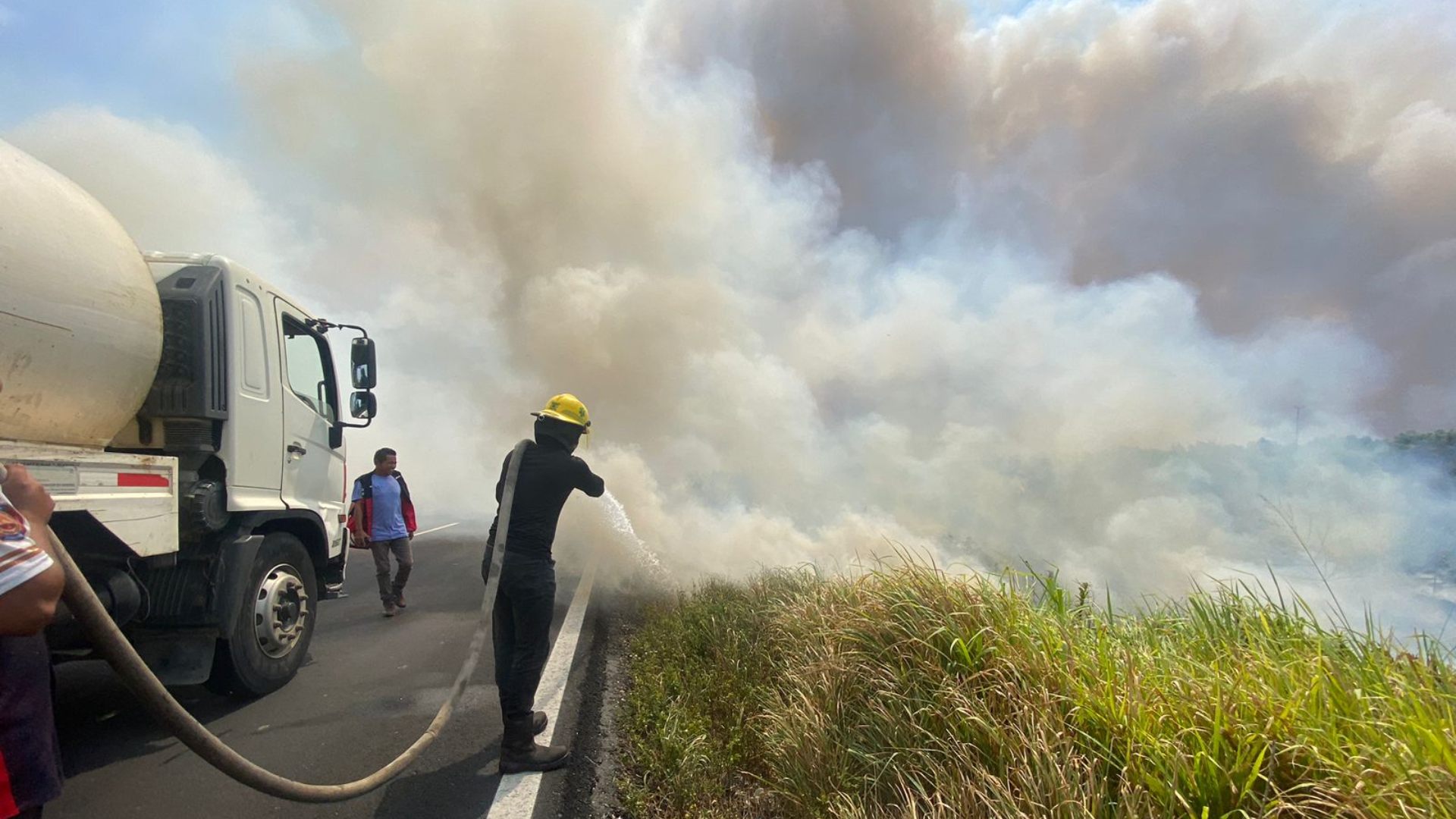 Cierran Tramo Carretero Las Matas por Intensa Columna de Humo | N+