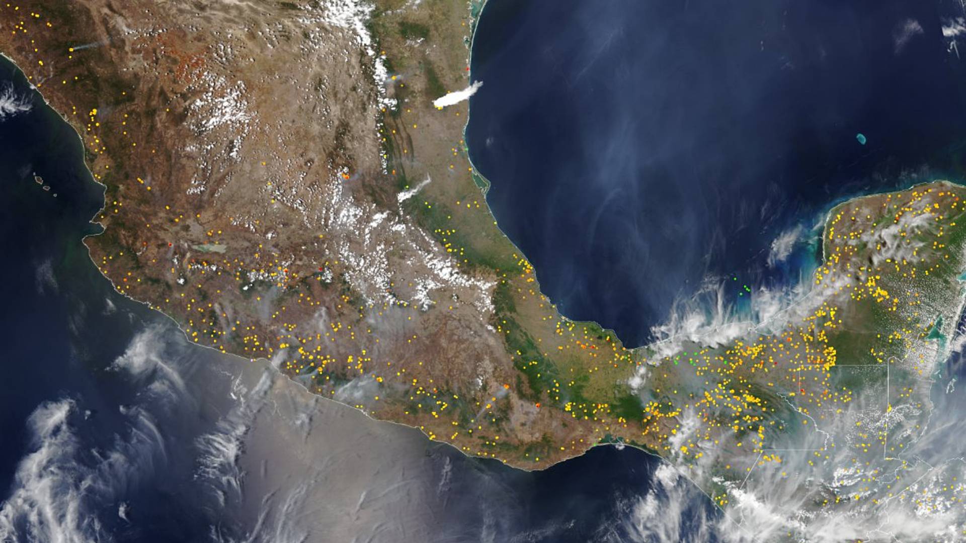 Video: Así se ve el Humo de los Incendios Forestales en México Desde ...