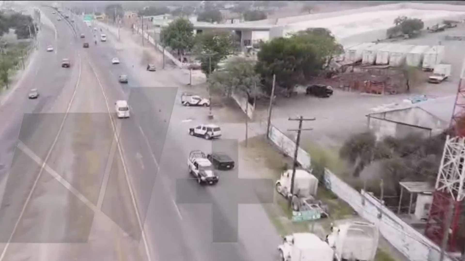 Hallan a Hombre Ejecutado; Envuelto En Una Lona Carretera a Laredo, Ciénega de Flores, NL | N+
