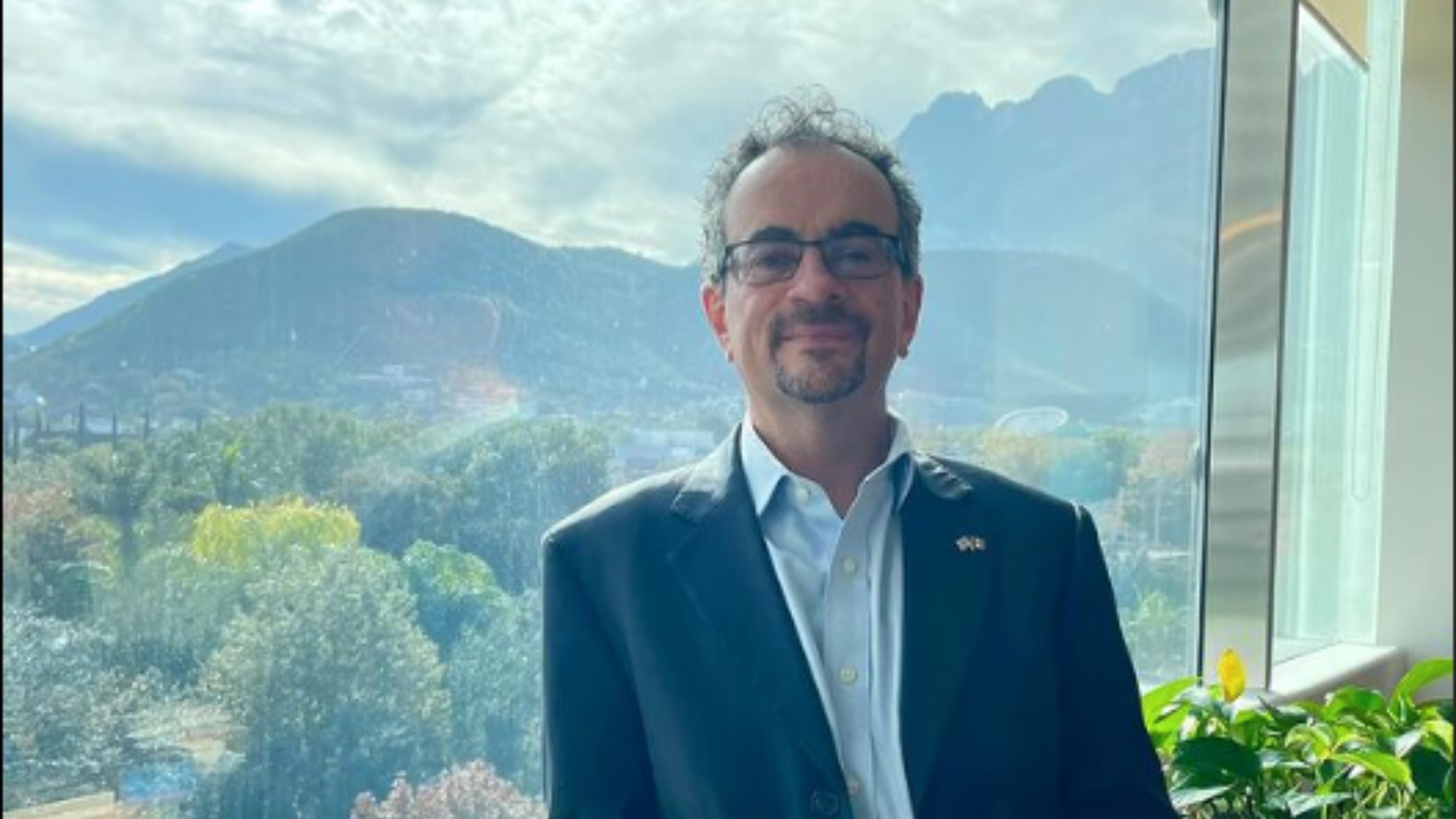 Reino Unido Destituye a su Embajador en México: Difunden Video Donde se ...