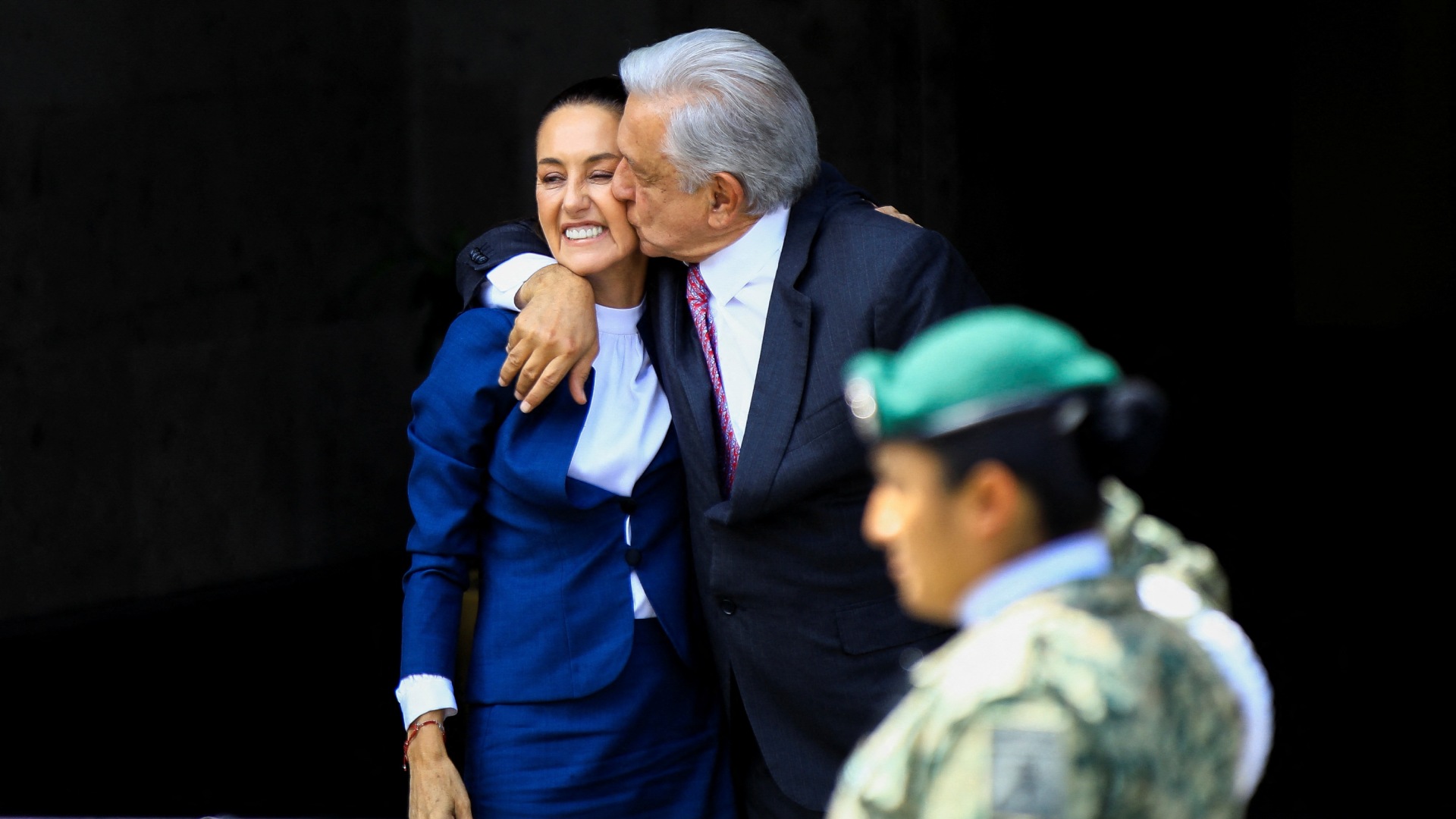AMLO Recibe a Claudia Sheinbaum en Palacio Nacional Hoy 10 de Junio ...