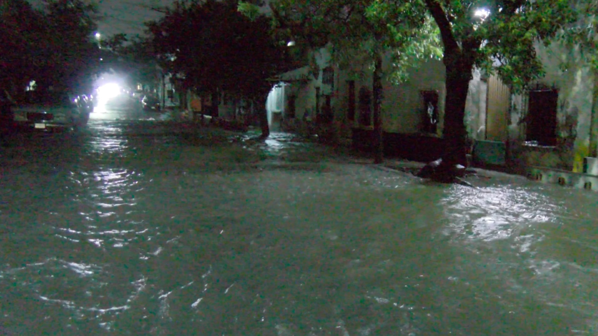 Calles de la Colonia Independencia Se Convierten en Ríos | N+