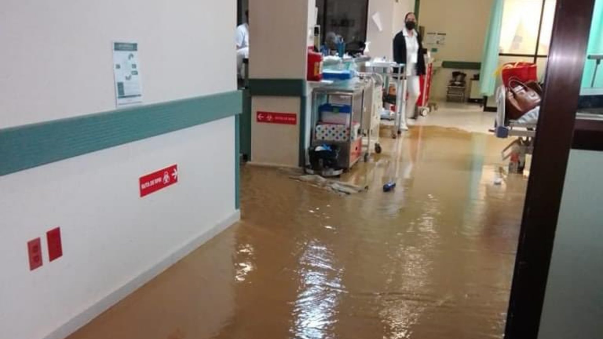 Video: Así Quedó Inundado el Hospital de la Niñez Oaxaqueña | N+