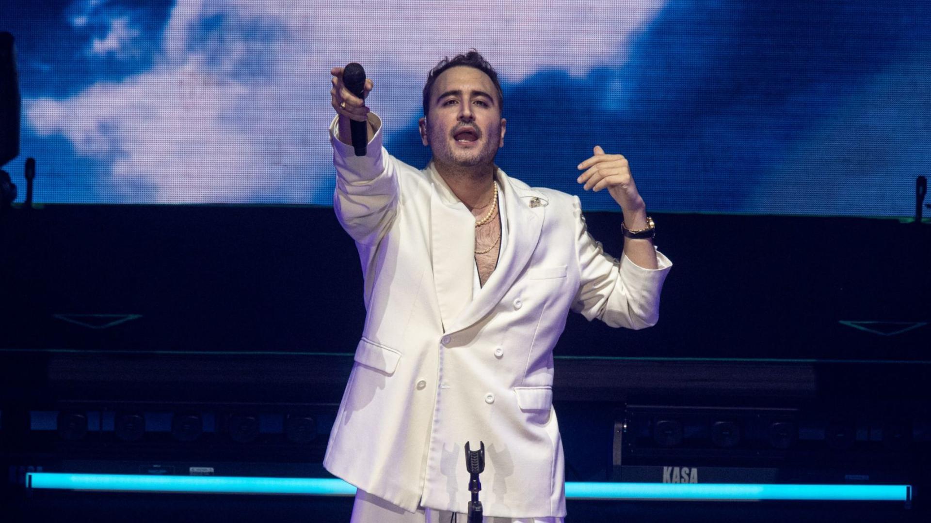 Vocalista de Reik Llora por su Perrito Fallecido durante Concierto | N+