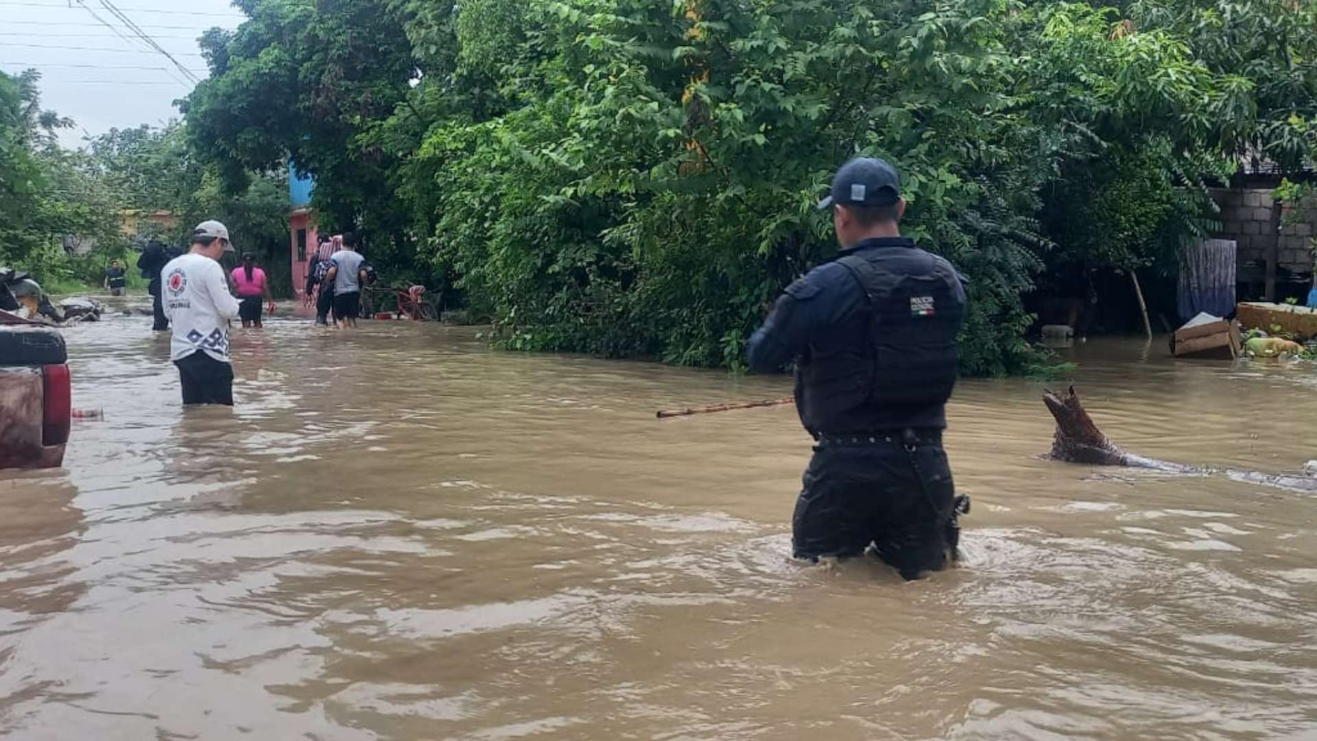 Se Desborda Río Cazones en Poza Rica, Veracruz, Hoy; Ordenan Desalojo de Familias | N+