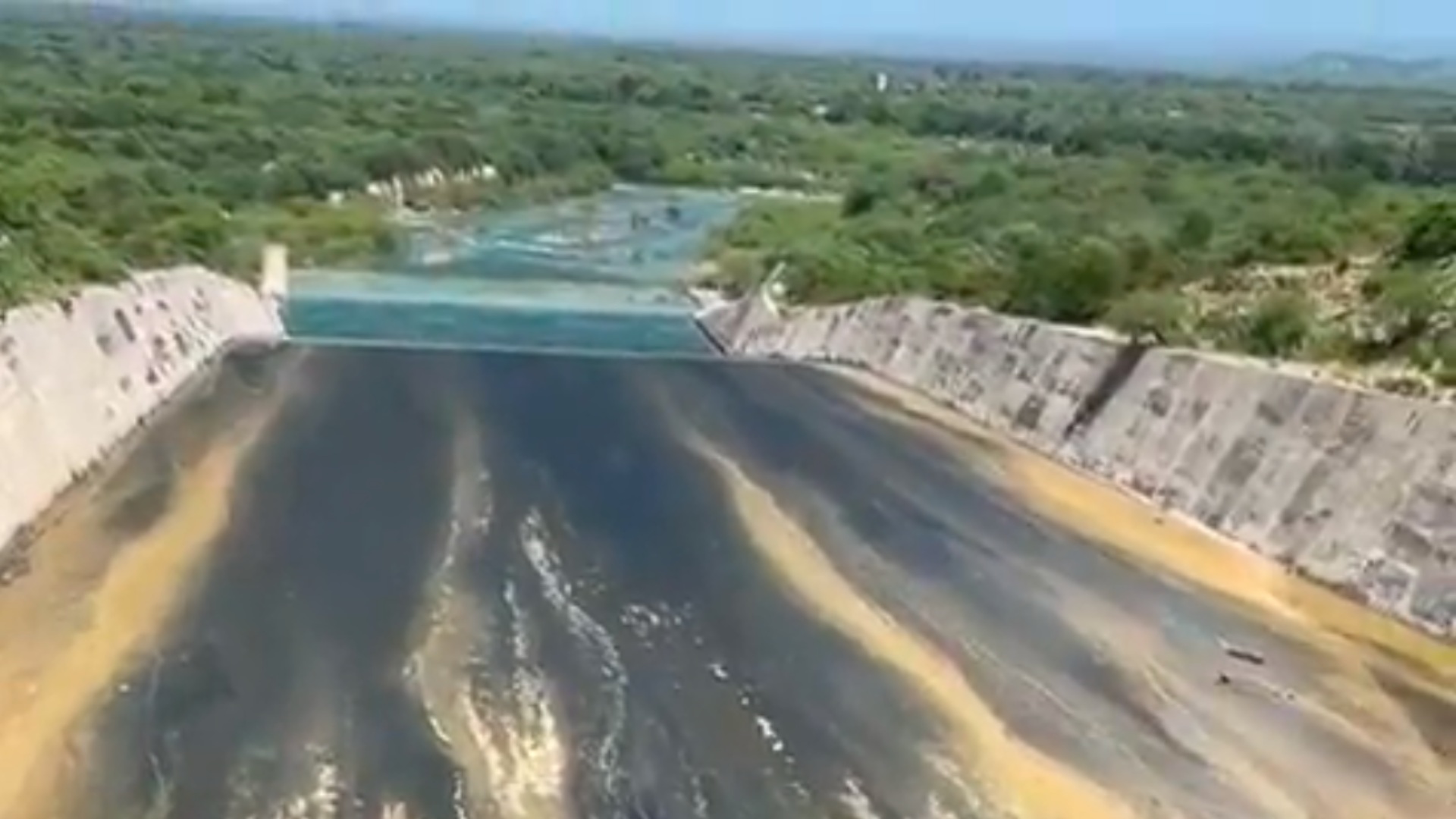 ¡Está Llena! Cierran Compuertas en Presa Cerro Prieto de Nuevo León | N+