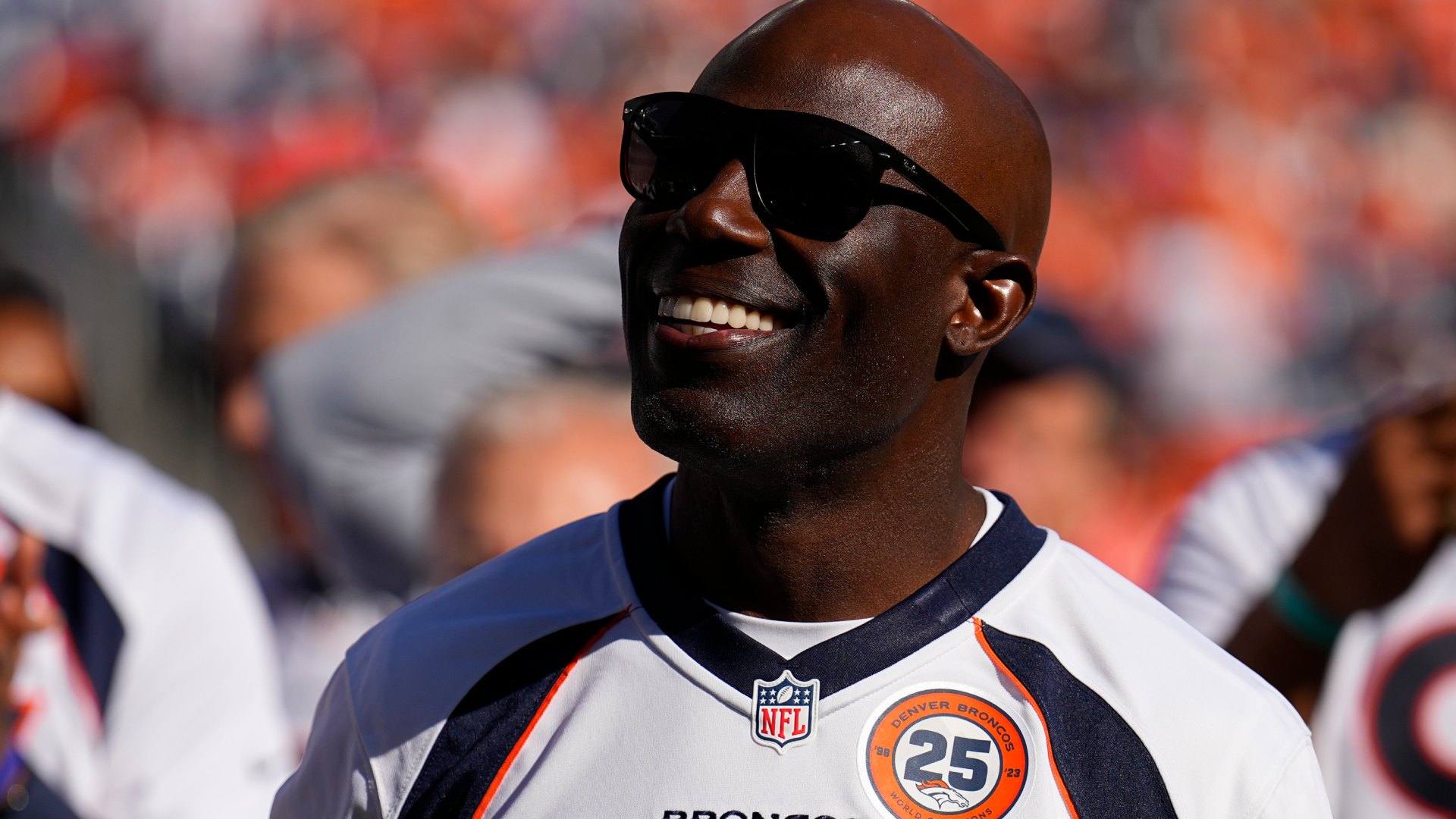 ¿Terrell Davis Fue Detenido? Agentes del FBI Esposan y Bajan de Avión a ...