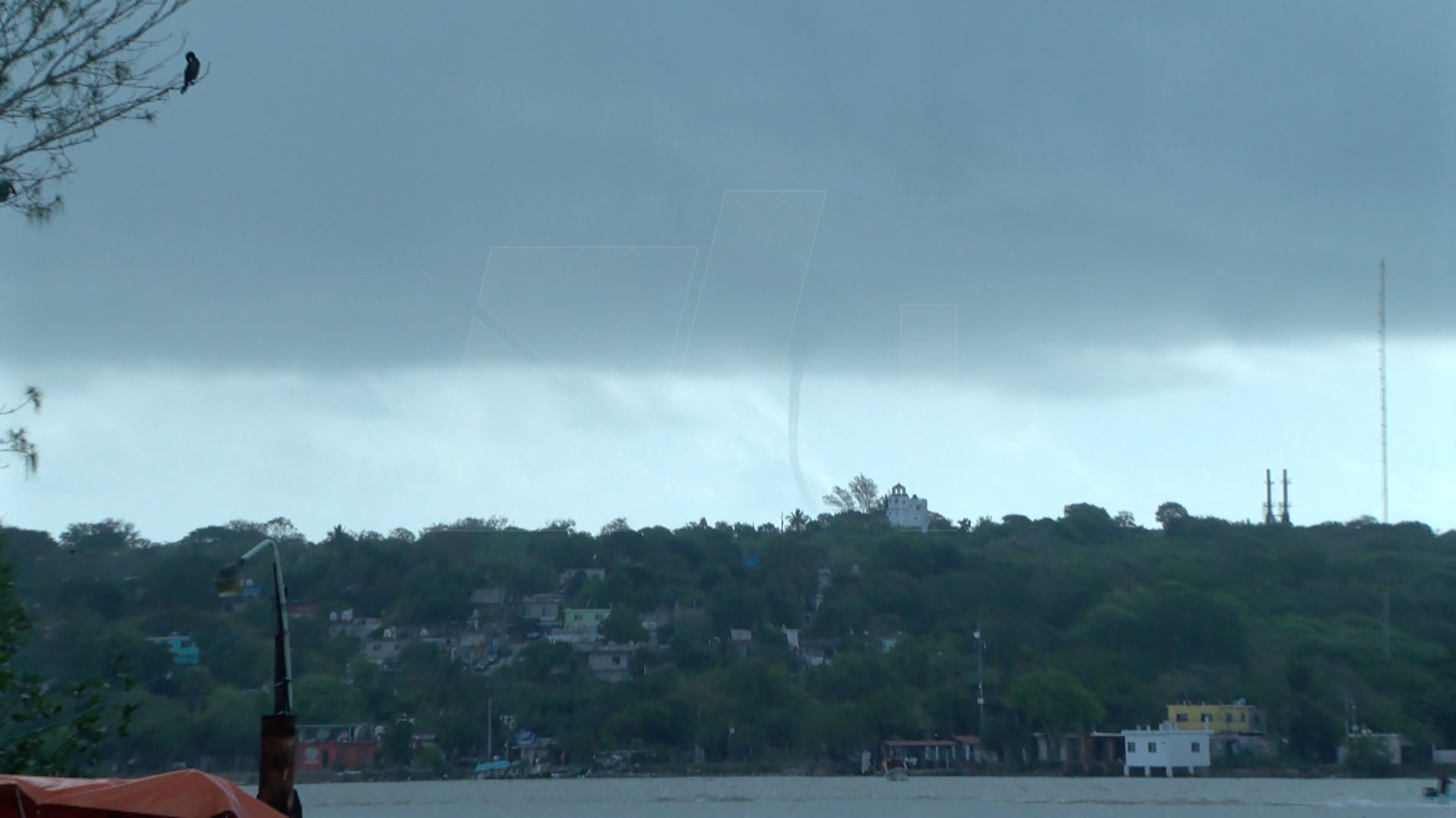 Captan Formación de Tromba Marina en Playa Miramar en Tamaulipas | N+