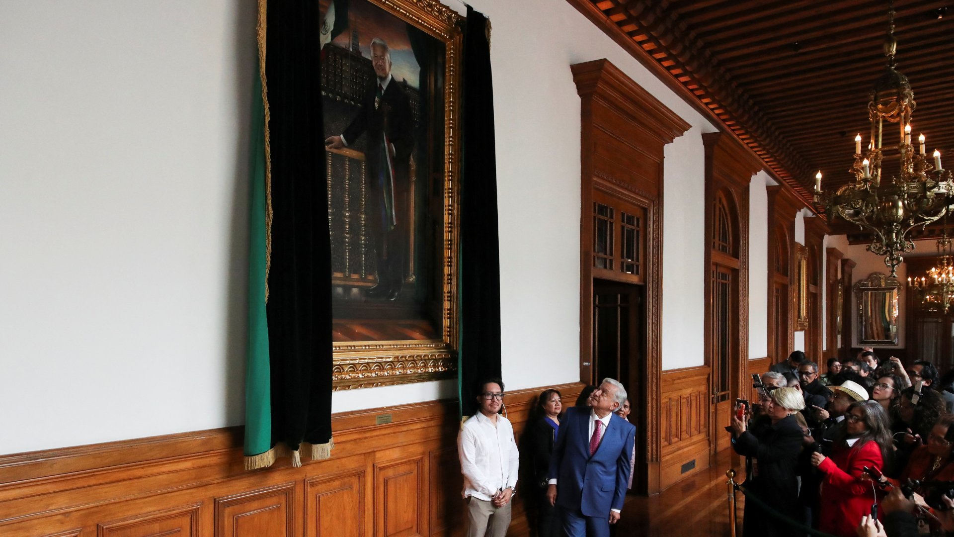 AMLO Devela Retrato Oficial del Sexenio Presidencial 2018-2024; Así ...