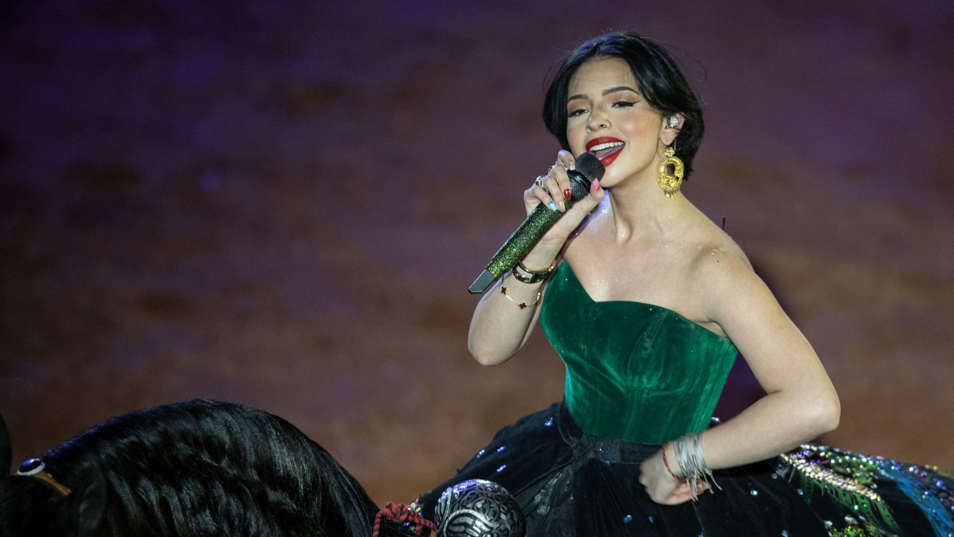 Corista Ana Rosa Macías Demanda a Ángela Aguilar: Tenía Licencia de ...