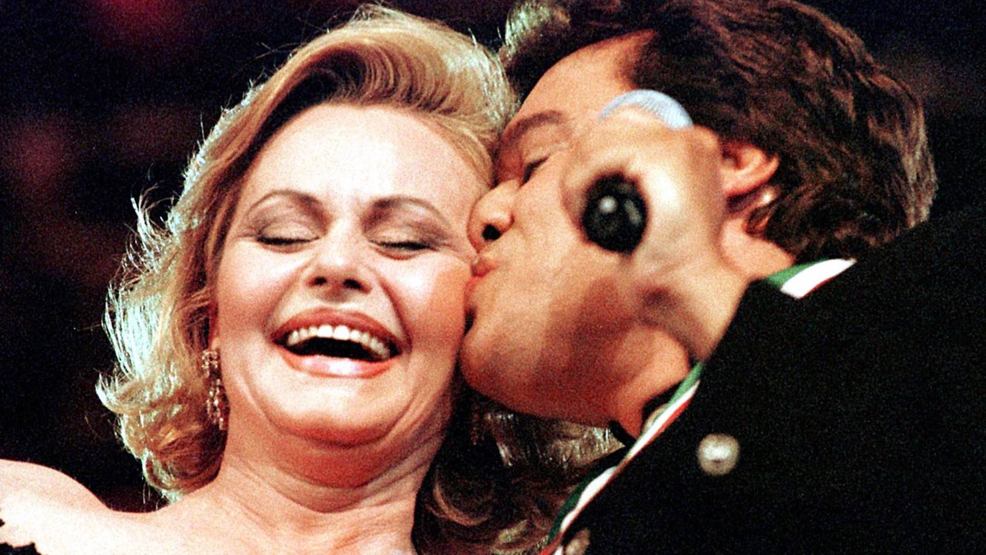 Rocío Dúrcal Tendrá Película Biográfica, ¿Saldrá Juan Gabriel? | N+