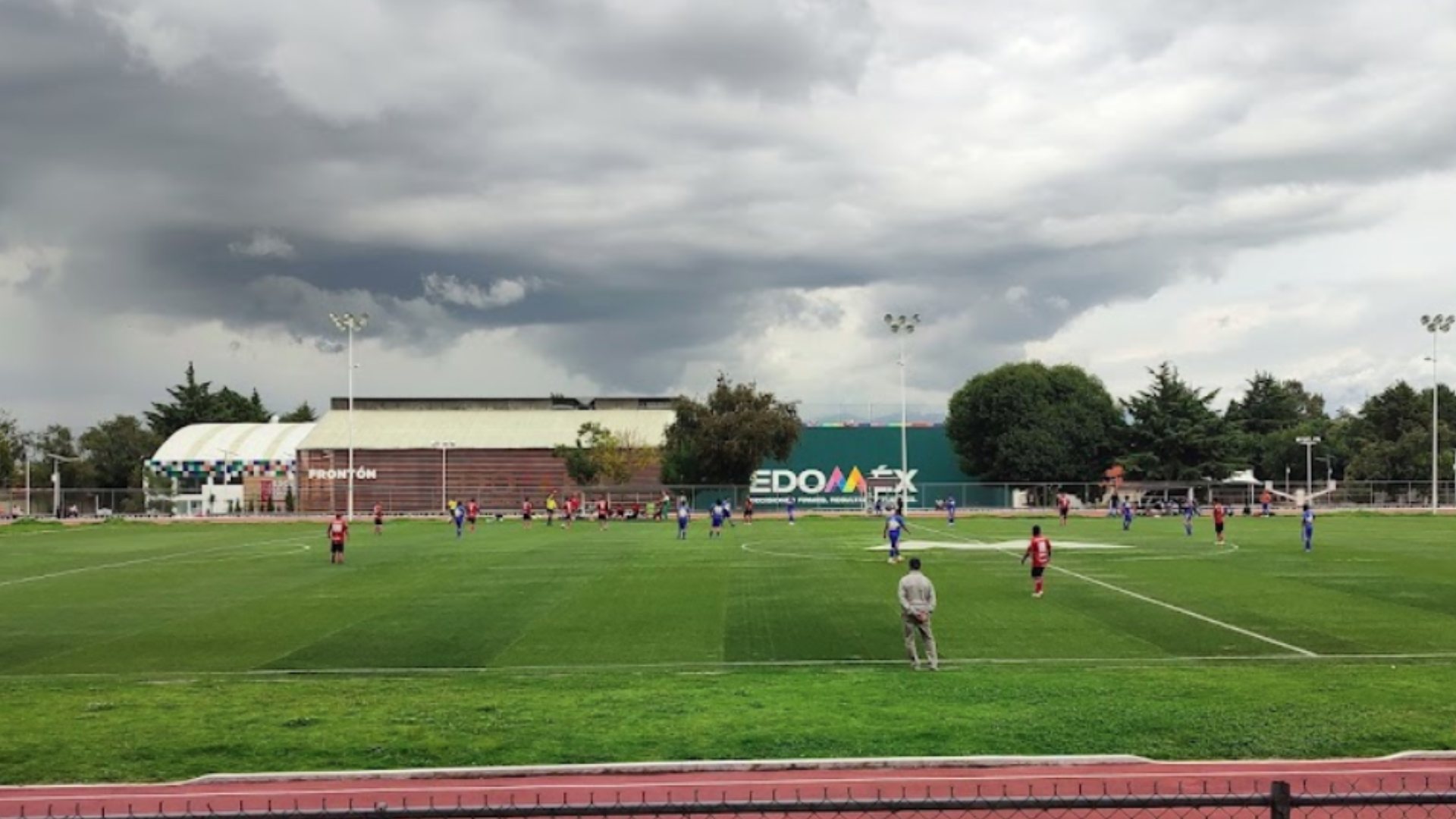 Rayo Cae Durante Partido de Futbol en Edomex; Hay Varios Lesionados | N+