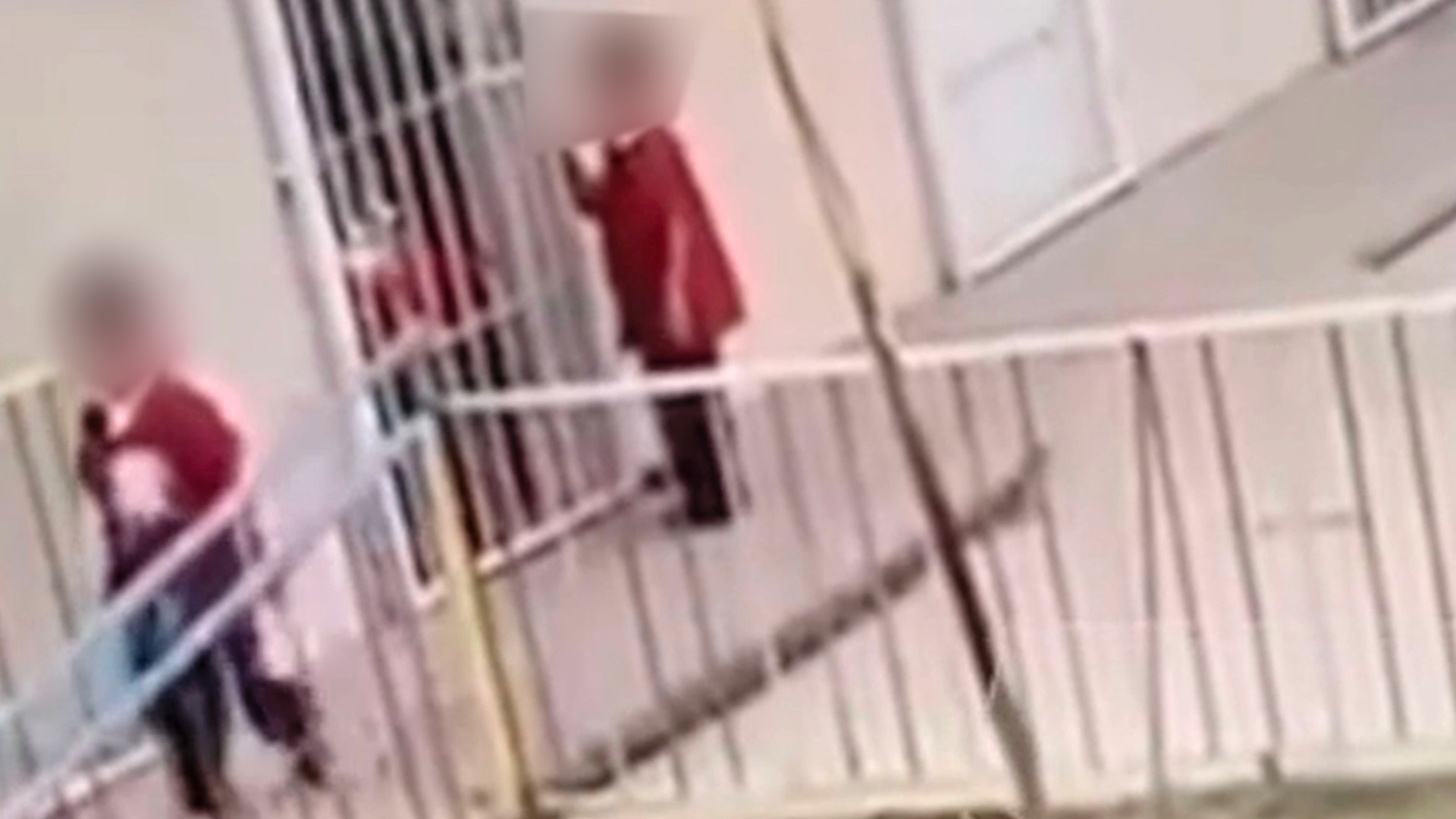 Maestra Castiga a Pequeño de Kínder y lo Encierra en Salón de Clases | N+