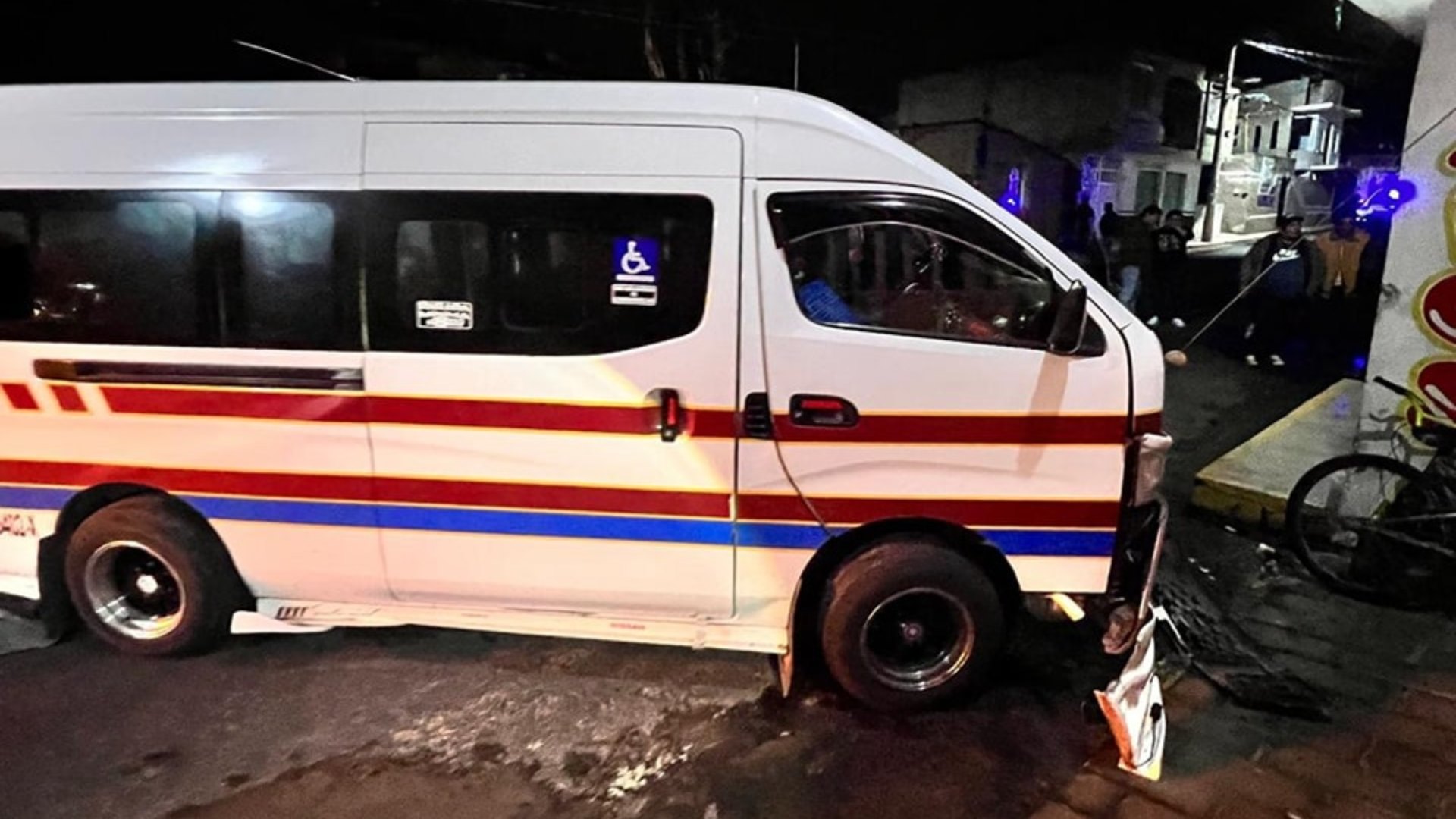 Héroe Sin Capa: Chofer de Combi Pelea con Asaltante y Evita Robo en ...