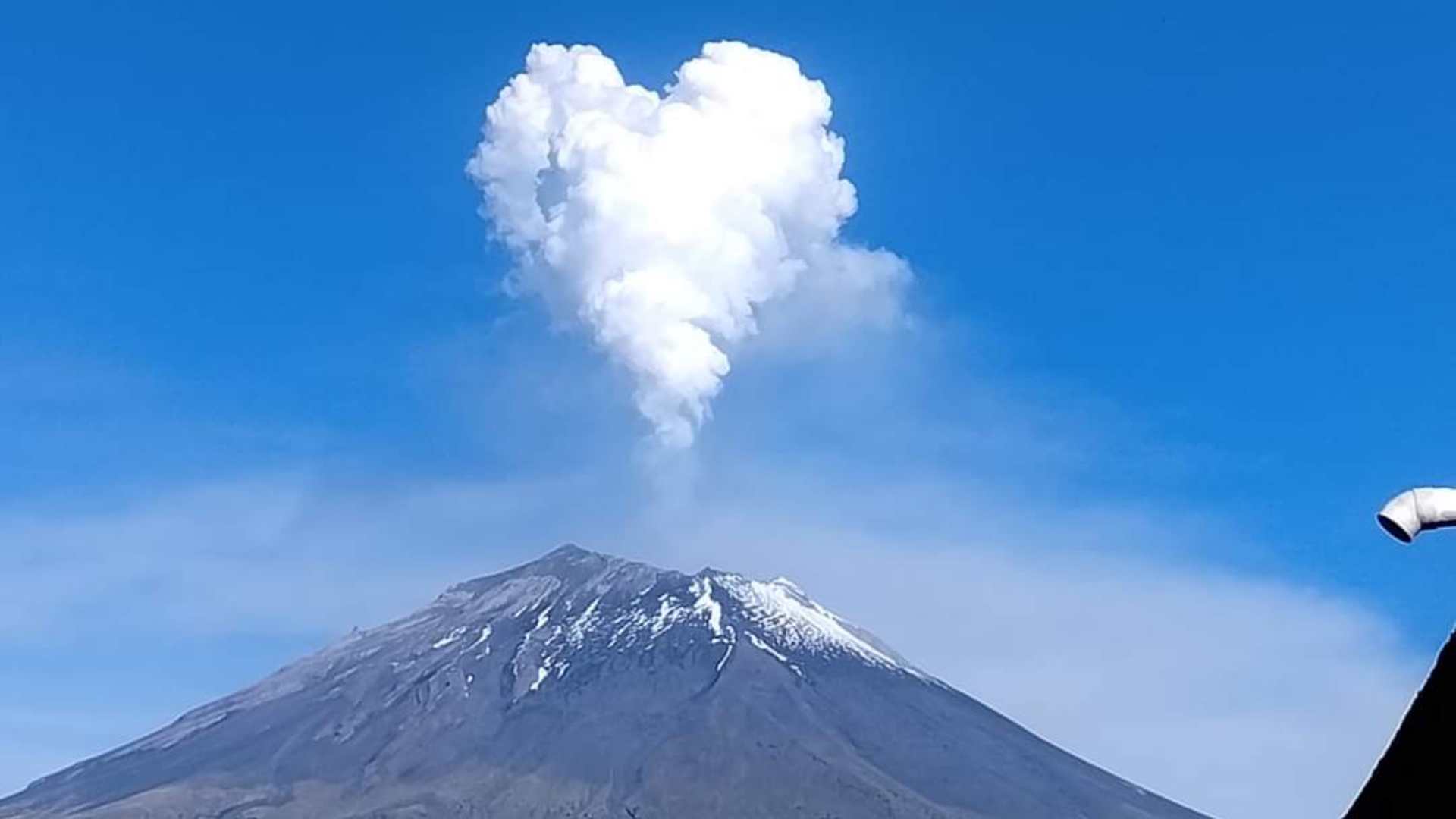 Volcán Popocatépetl Saca Impresionante Fumarola en Forma de Corazón | N+
