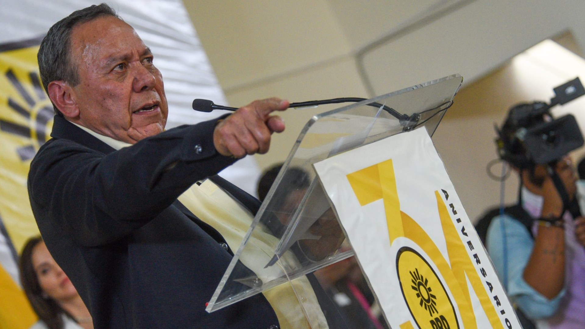 Buscan Revivir al PRD con Nuevo Nombre y Mira Política en 2025 | N+