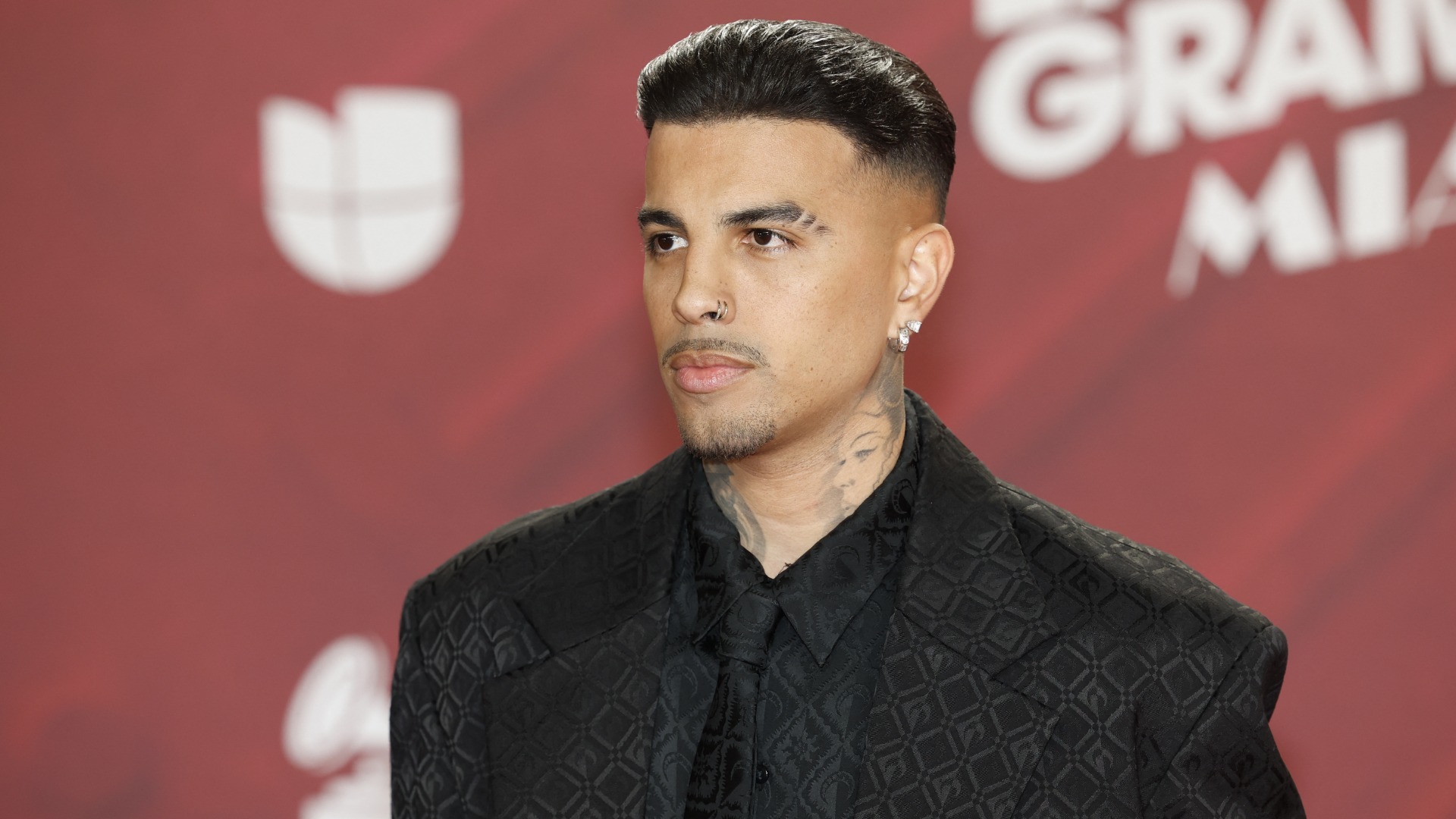 Nuevo Álbum de Rauw Alejandro: Cantante Explora Diversos Géneros con su Disco 'Cosa Nuestra' | N+