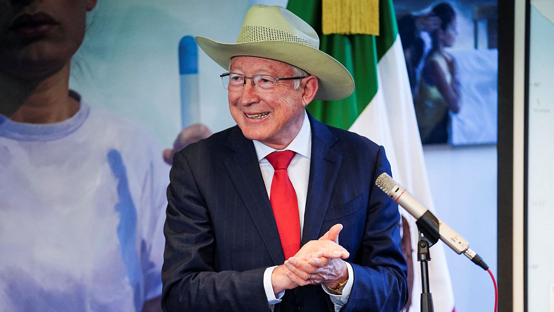 Ken Salazar Confía en que Continuará el T-MEC y Considera Apostar por ...