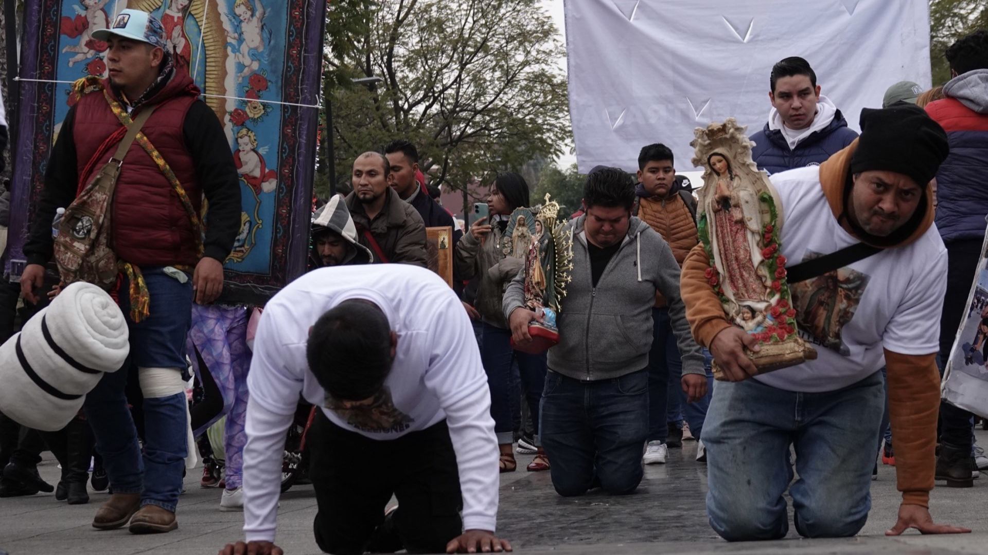 Peregrinos Cumplen Mandas en la Basílica de Guadalupe 2024: "La Virgen ...