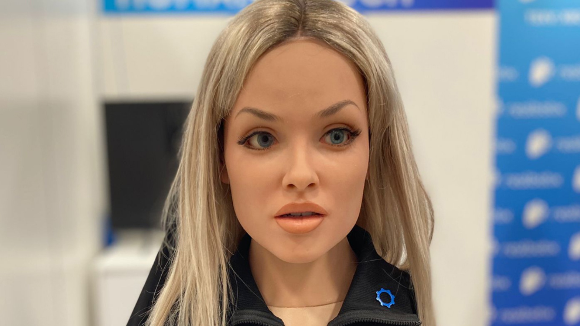 Aria, la Robot que Busca 'Conexiones Íntimas' con los Humanos | N+