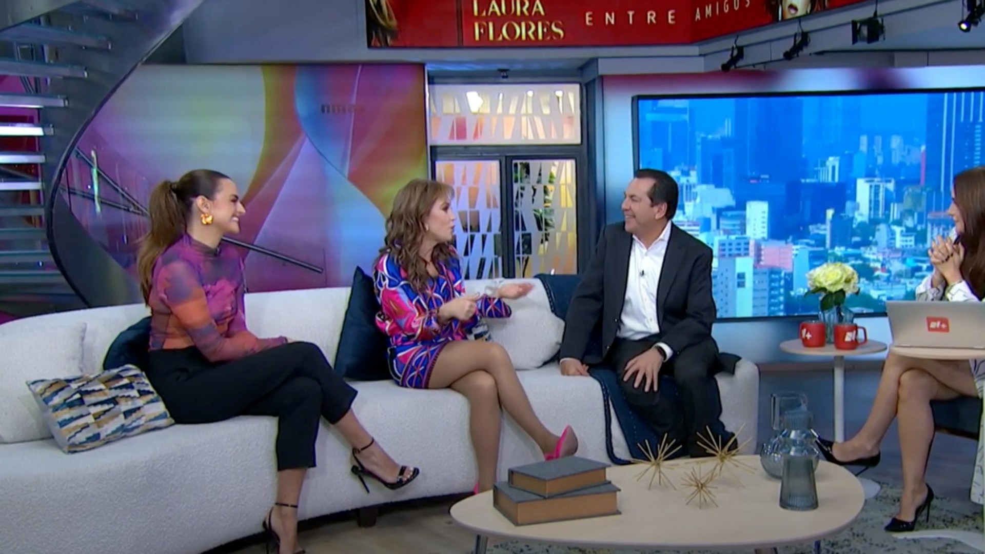 Cupido Flecha a Lalo Salazar y Laura Flores: Son Novios | Exclusiva Despierta N+ | N+