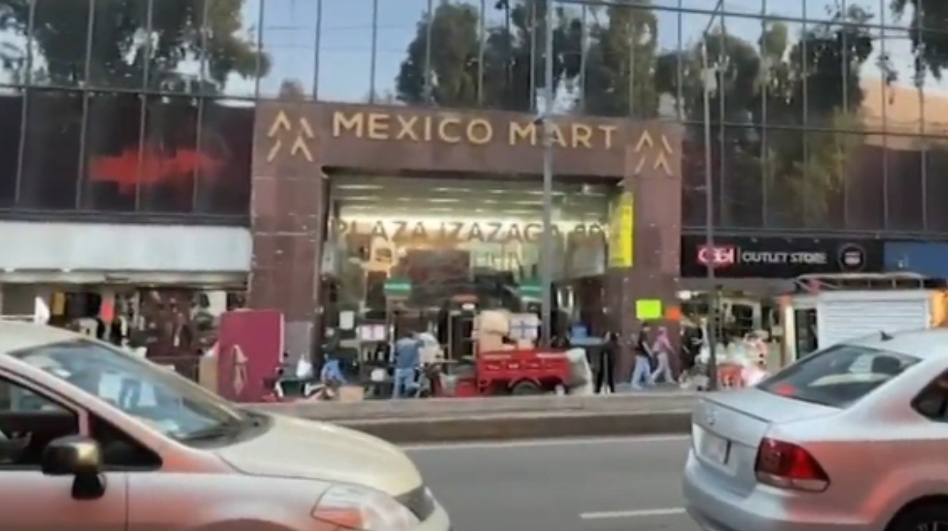 Plaza Izazaga 89: Comerciantes Dicen que Existe la Promesa de ...