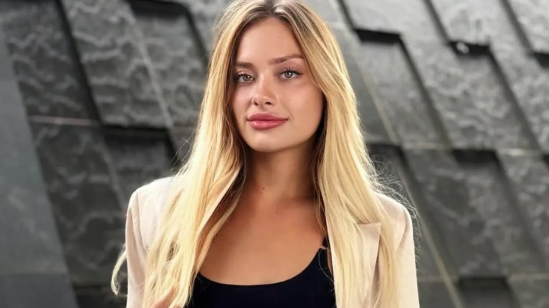 Encuentran a Modelo de OnlyFans con la Columna Rota Luego de Fiesta con ...