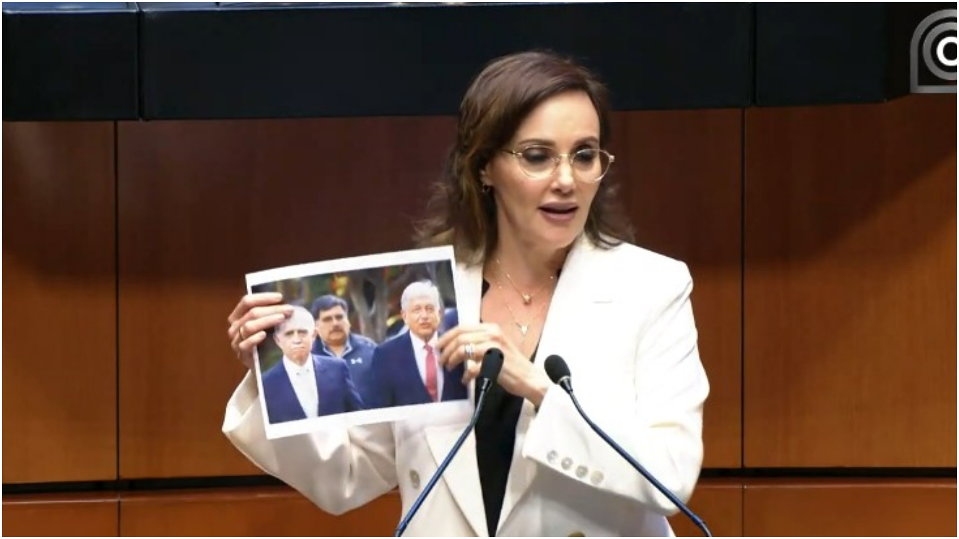 Muestran Foto de AMLO con Alfonso Romo en Senado y Morenistas Corean su ...