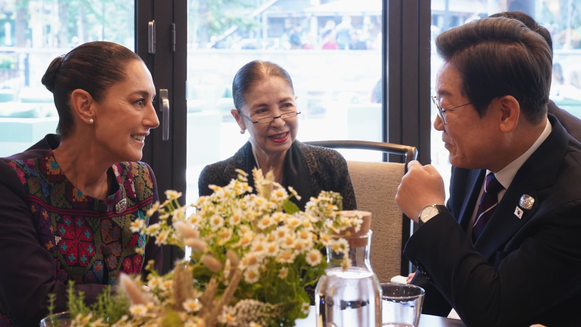 Sheinbaum Dialoga en el G7 con el Presidente Surcoreano Lee y Es Invitada a la APEC | N+