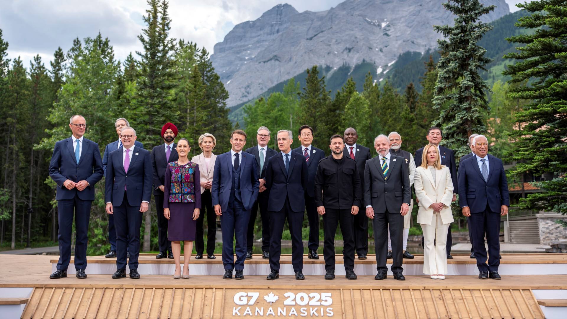 Foto de Cumbre G7 Canadá 2025: Sheinbaum Aparece en Imagen Oficial con Líderes del Mundo | N+