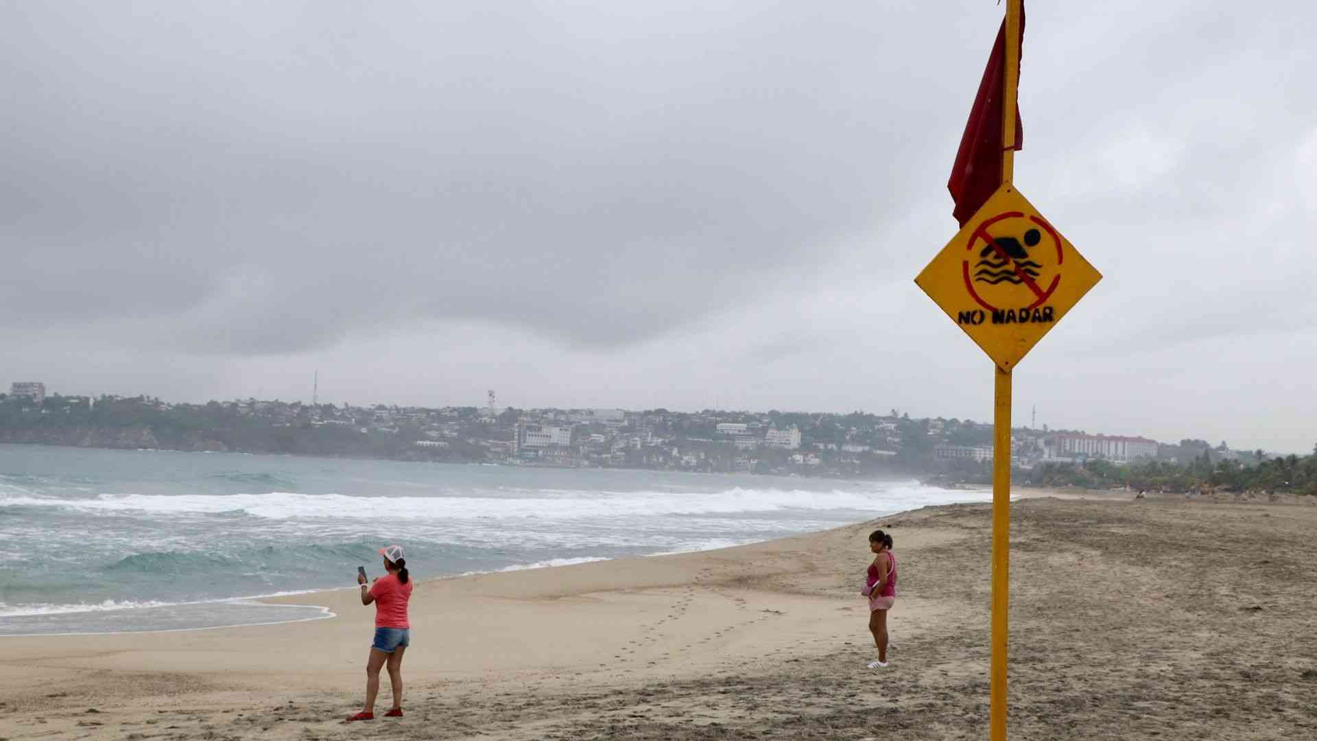 Aviso por Posible Formación al Mismo Tiempo de Tres Potenciales Ciclones: Gil, Henriette e Ivo | N+