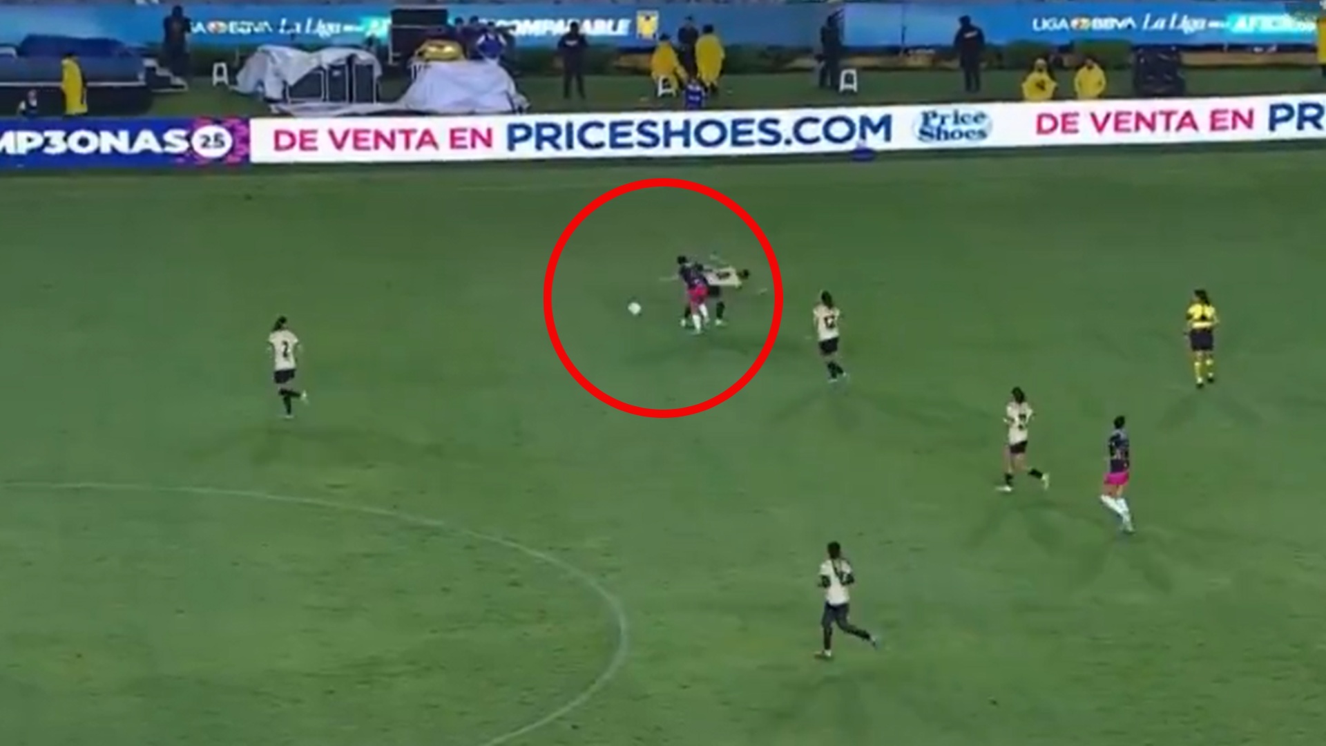 Video | Charlyn Corral Recibe Patada en el Rostro Durante Partido contra el Barcelona Femenil | N+