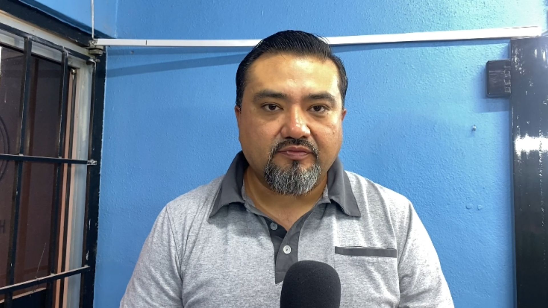 Barbero en Ensenada Exige Borrar su Foto Tras ser Ligado a Criminales | N+